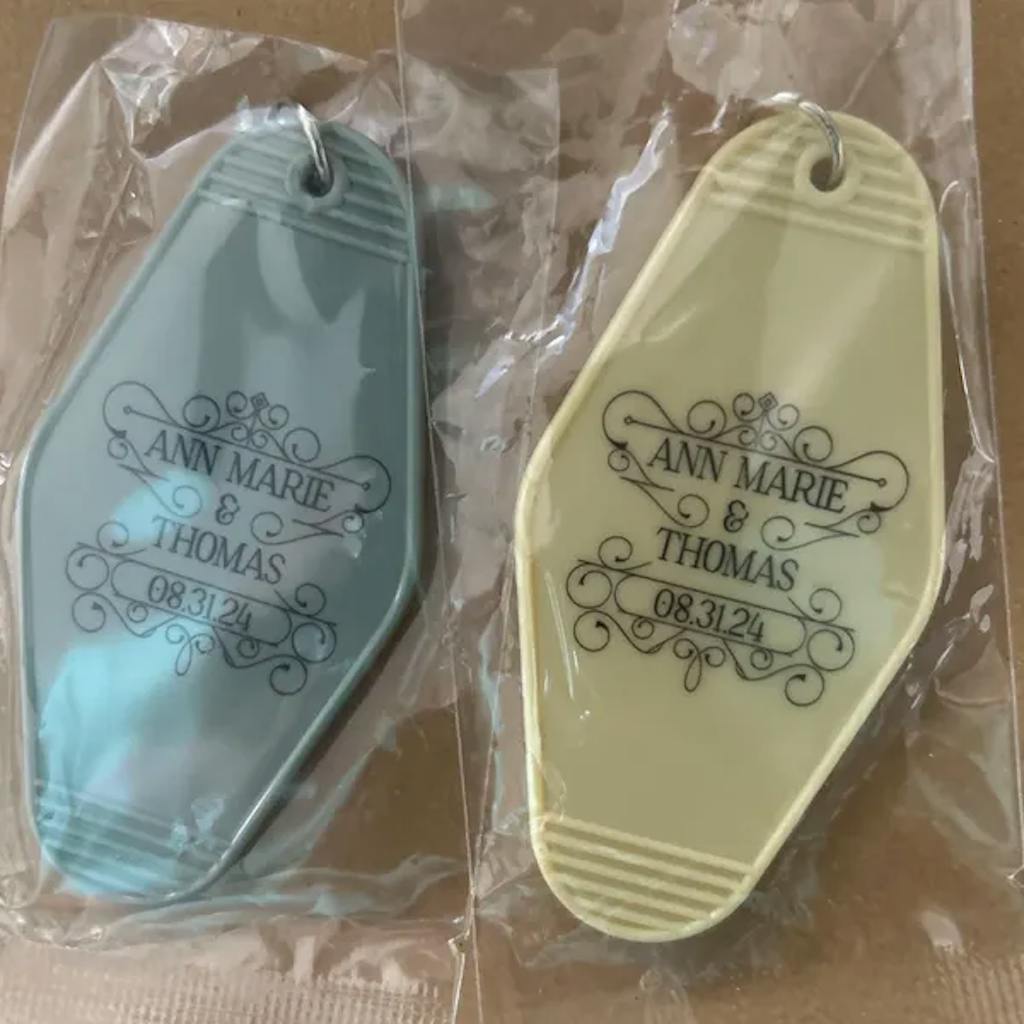 Custom Gold Foil Stamped Vintage Plastic Hotel Motel Key Tag Keychains ...