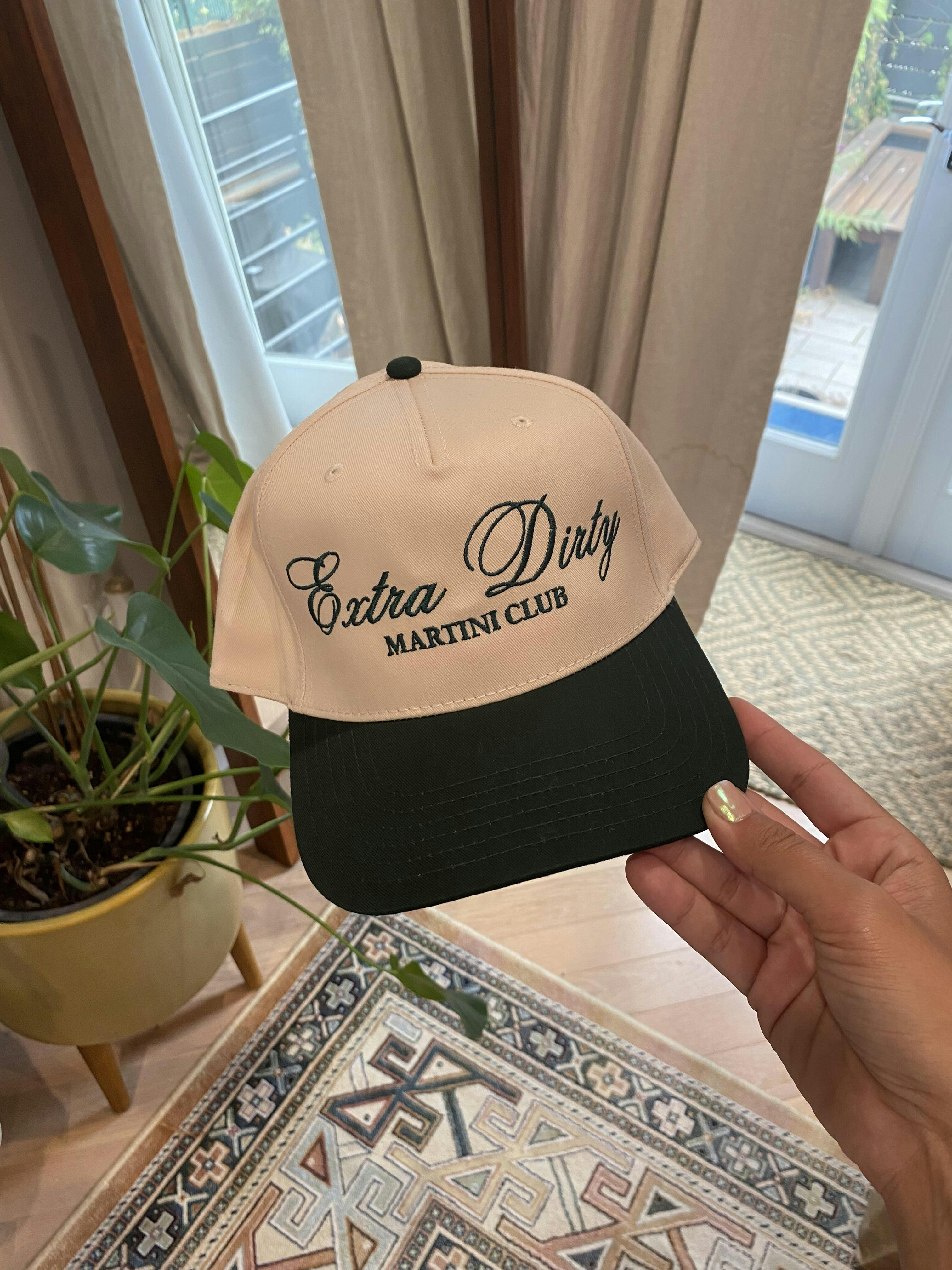 EXTRA DIRTY HAT – Ginnecarow