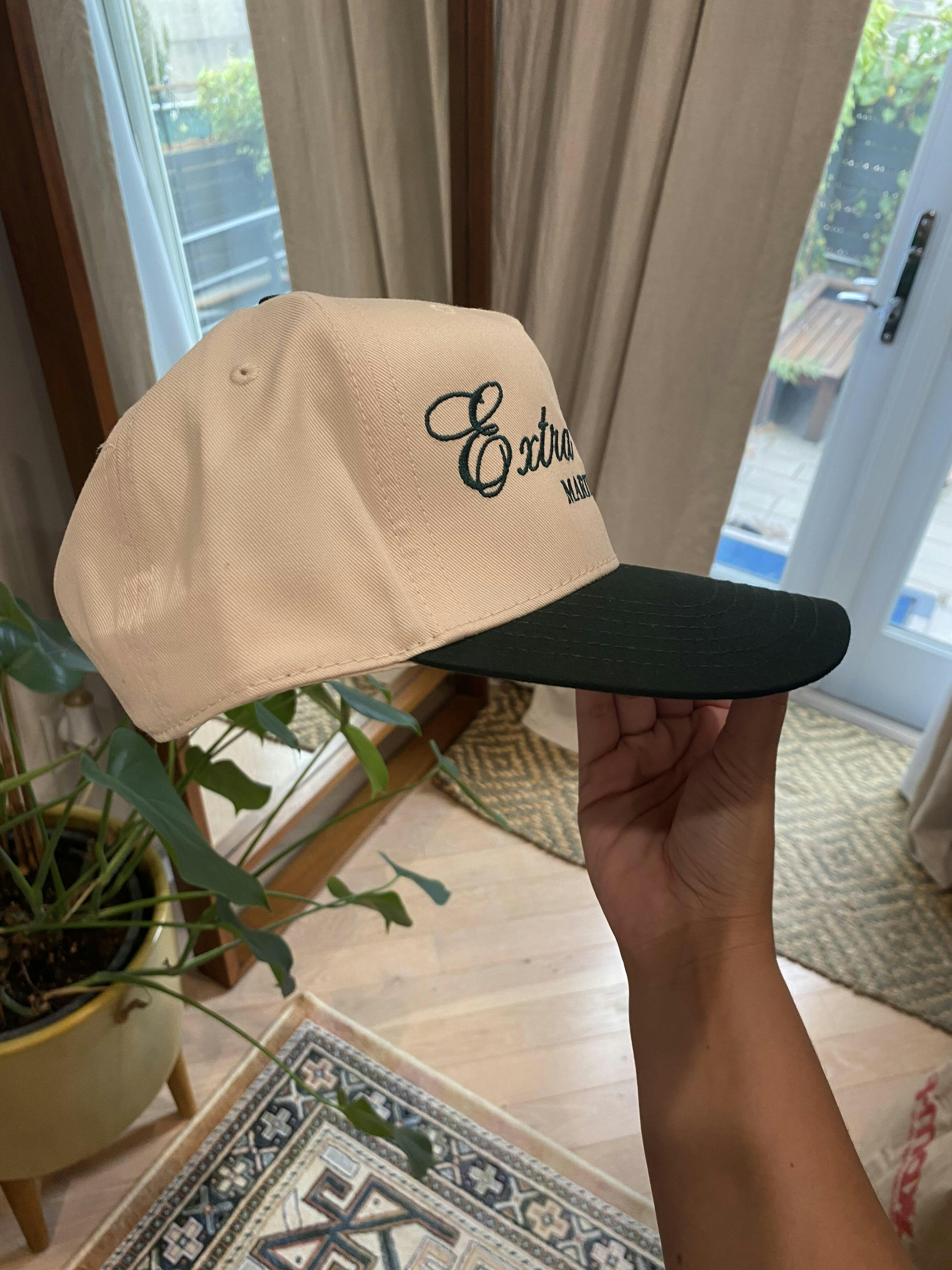 EXTRA DIRTY HAT – Ginnecarow