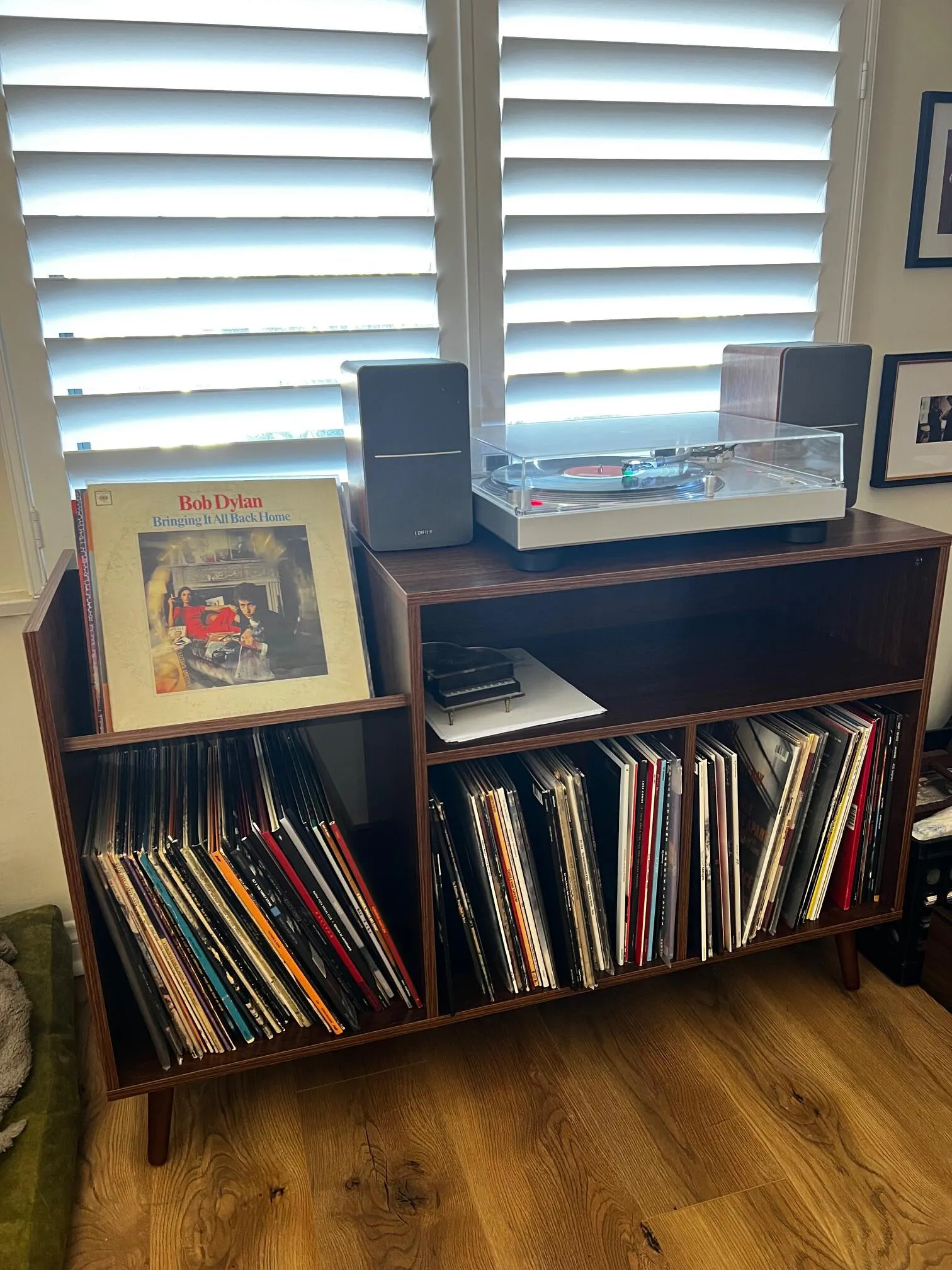Large Record Player Cabinet Turntable Stand with Wood Legs – GiraTree