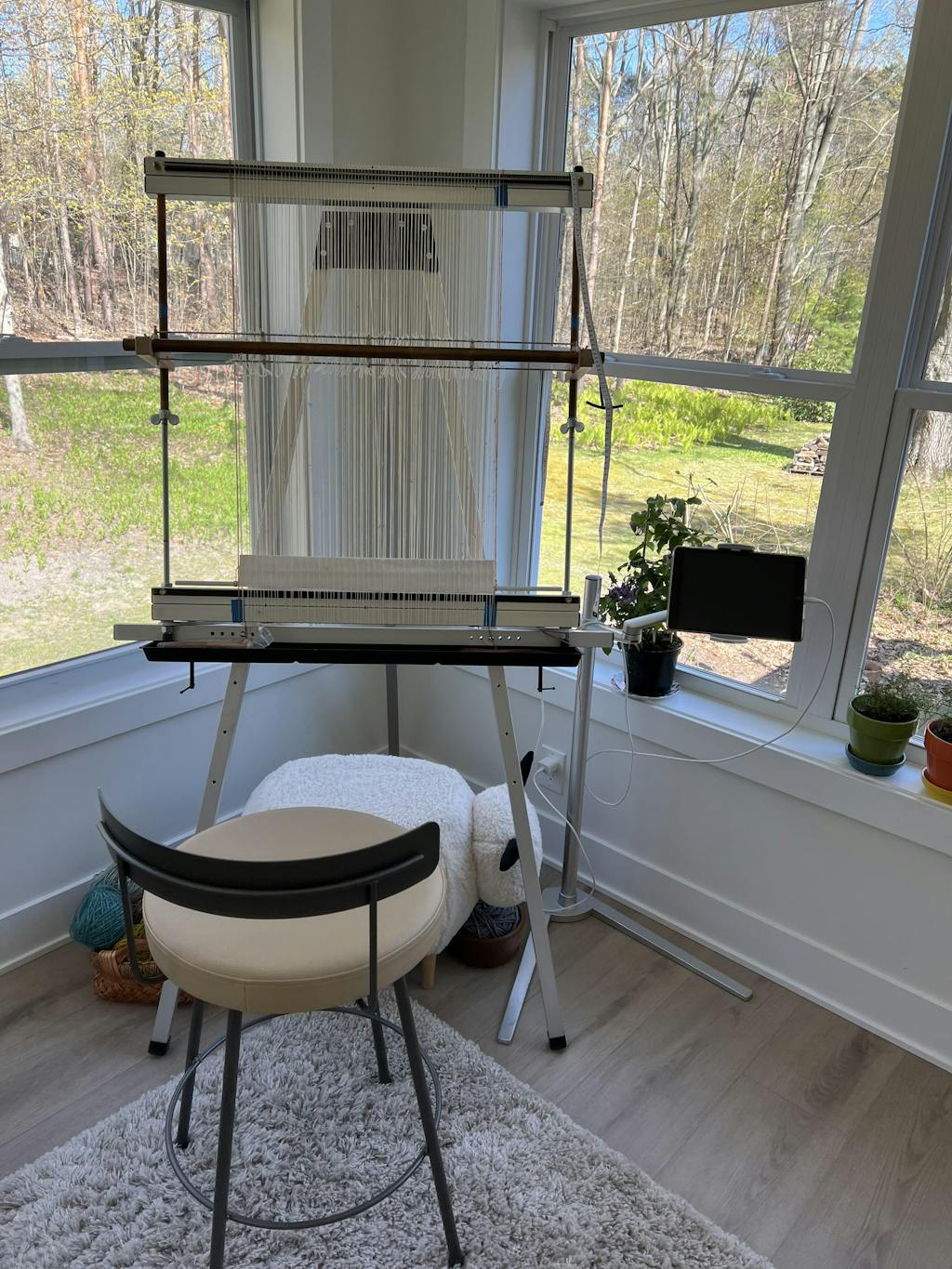 Mirrix Sitting/Standing Tapestry Loom Stand - Gist Yarn