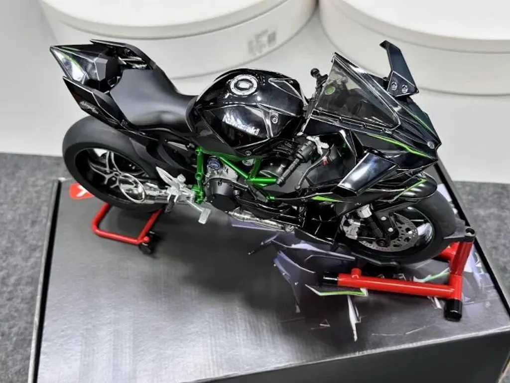 Gleetoy 1:6 Scale Kawasaki Ninjia H2R Sound and Mist Model | Gleetoy