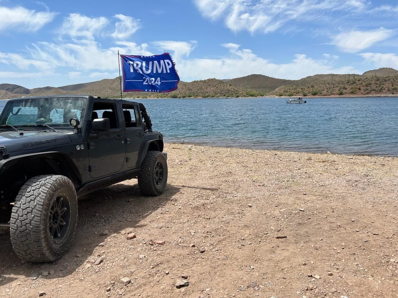 1/2" x 6' Fiberglass Whip Rod Black or White | Gorilla Whips