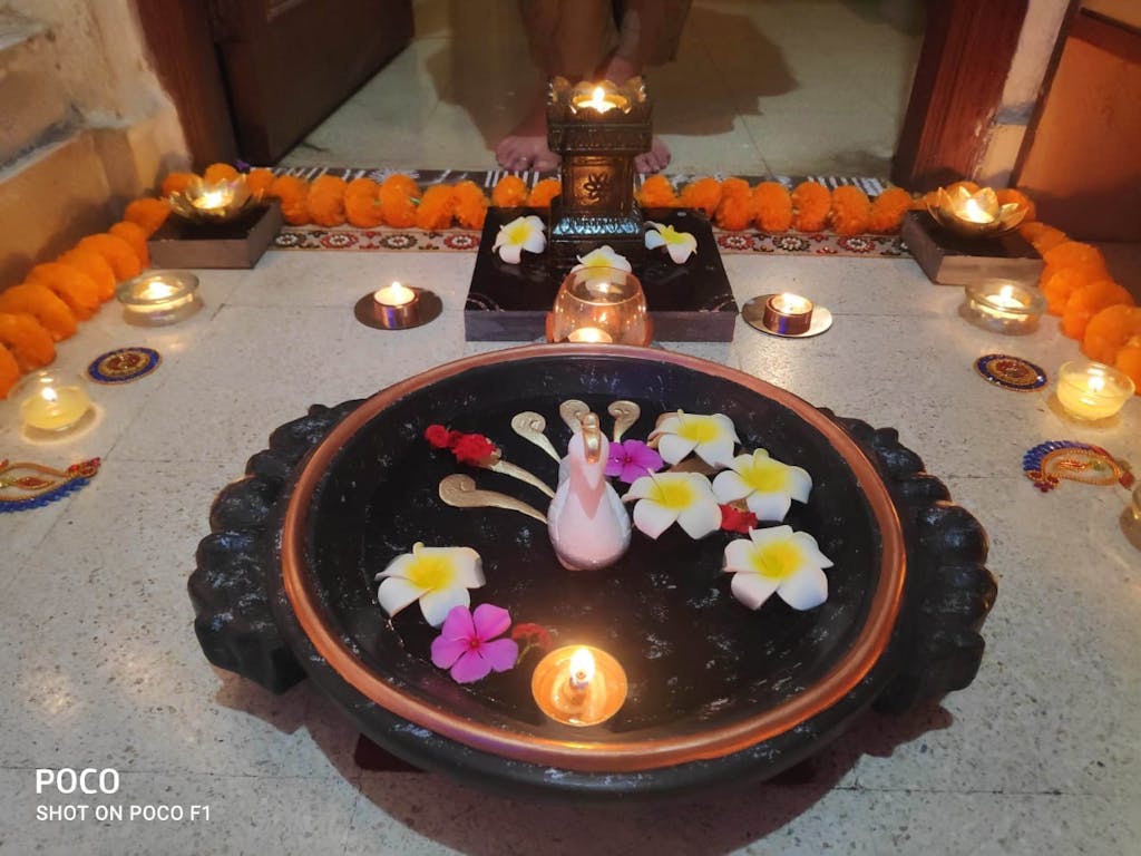 Decorative Stone Uruli for flower decoration | Annam Urli – Greymode