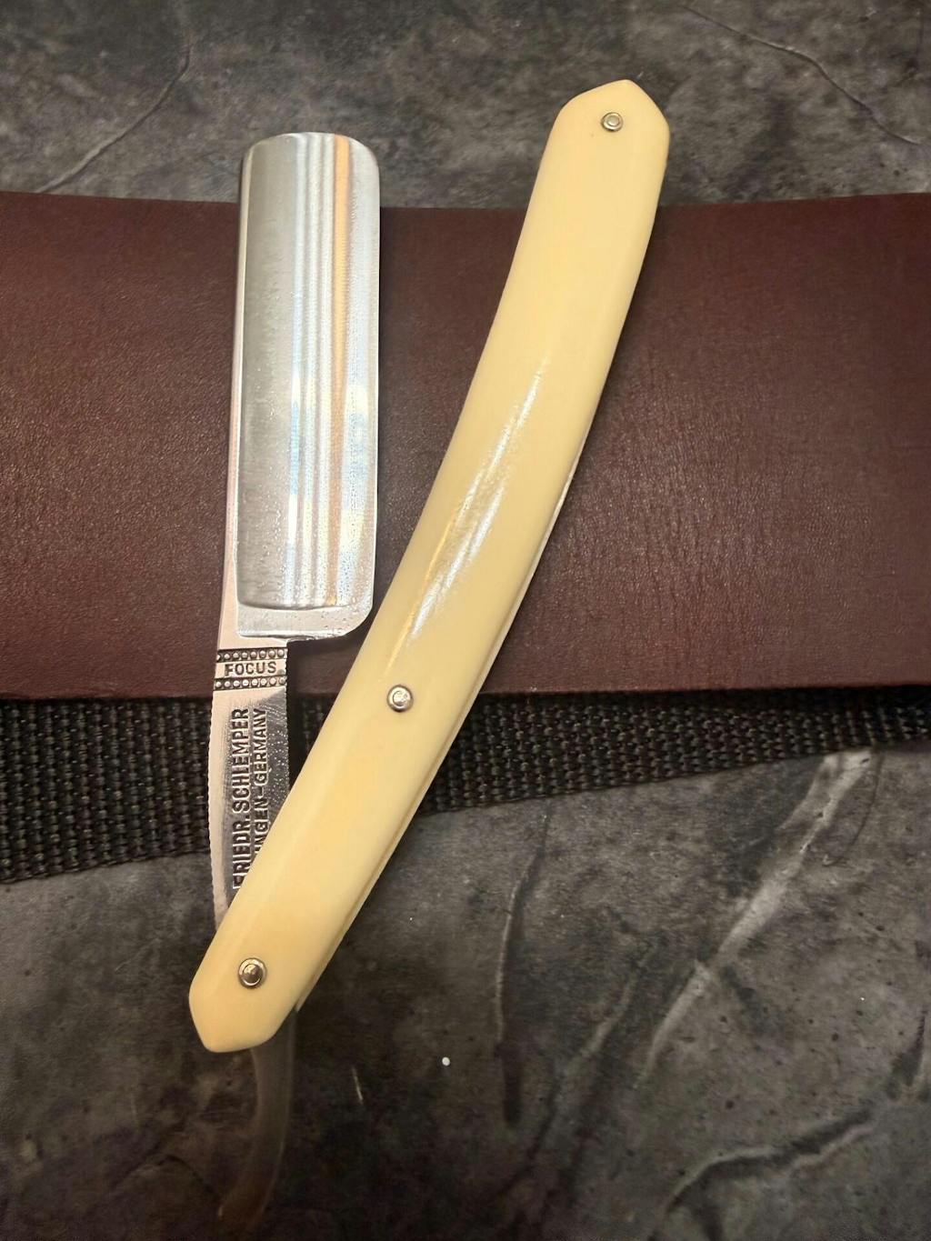 Friedrich Schlemper "Focus" 217 - RARE NOS 6/8 Full Hollow Vintage Str
