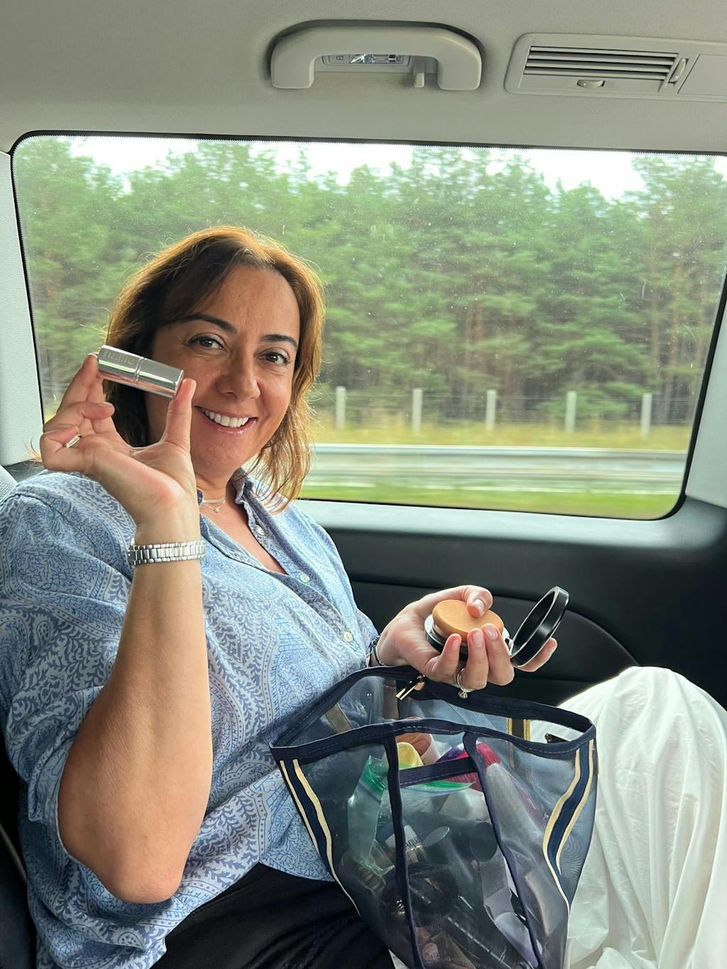 Hallie Brush - The Compact and Portable Makeup Brush