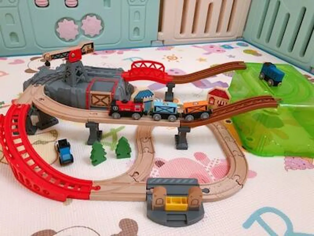 Hape Wooden Railway Battery Powered Engine No. 1 Kid's – HapeToys