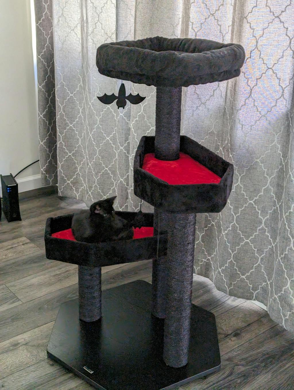 Gothic Style Cat Tree – Happy & Polly