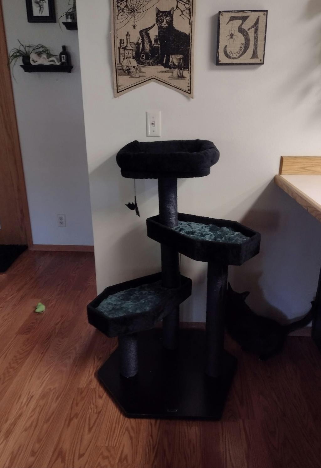 Gothic Style Cat Tree – Happy & Polly