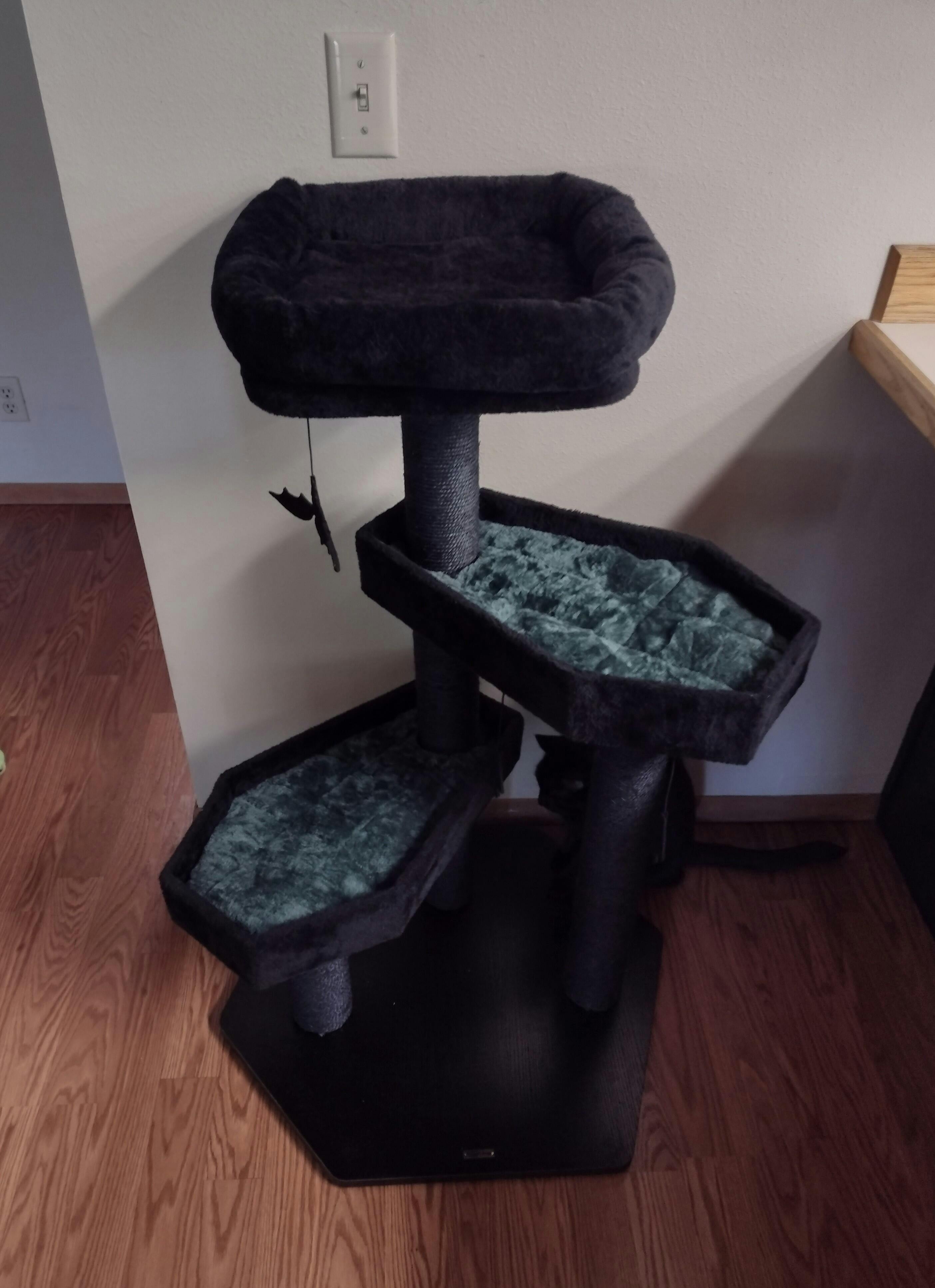 Gothic Style Cat Tree – Happy & Polly