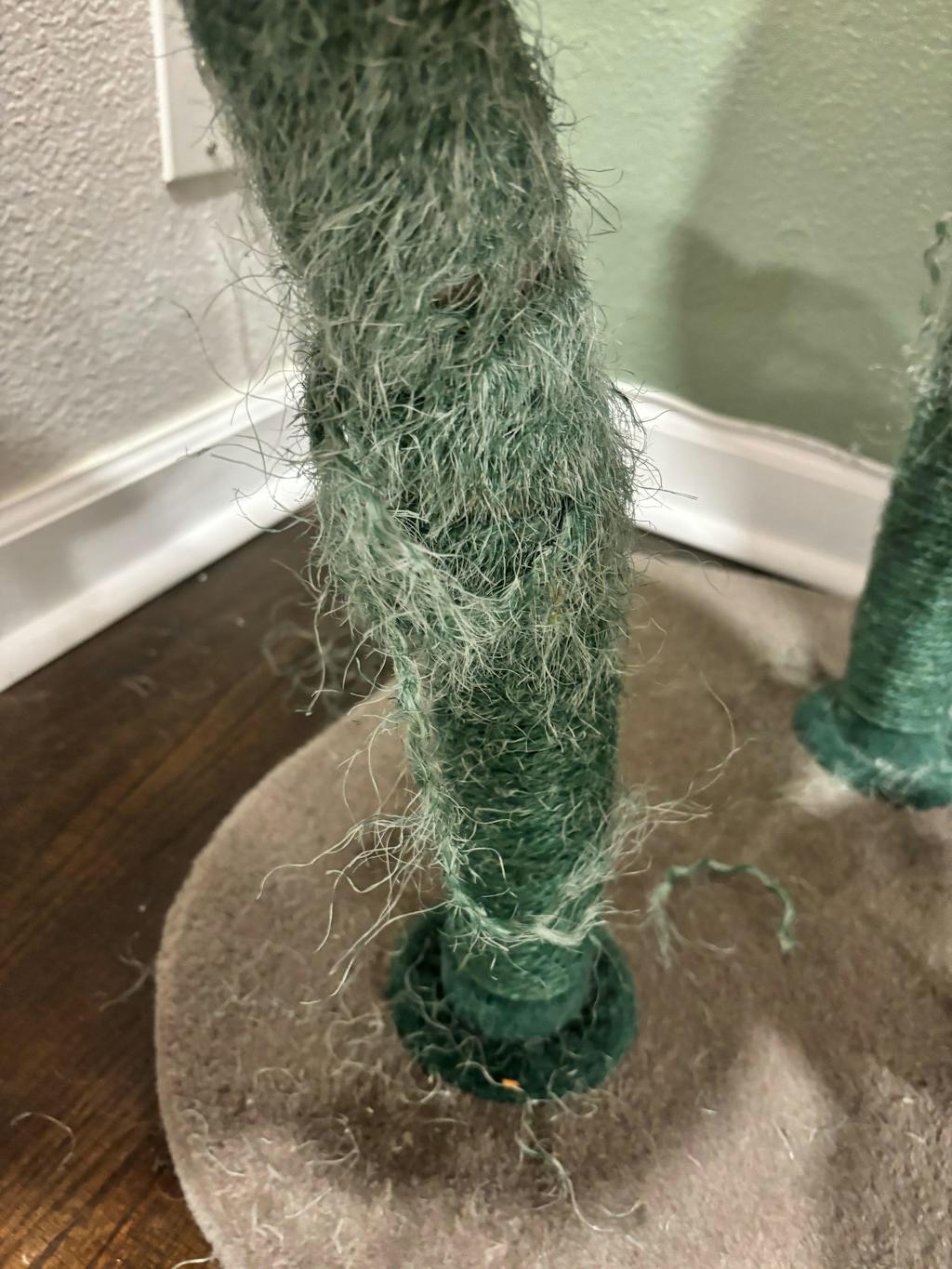 Three Flower Cat Tree – Happy & Polly