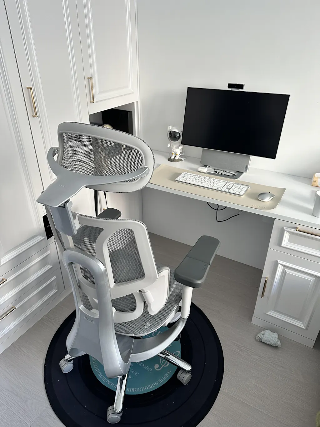 HBADA E3 Ergonomic Chair with Footrest 4D Headrest Support Elegant White