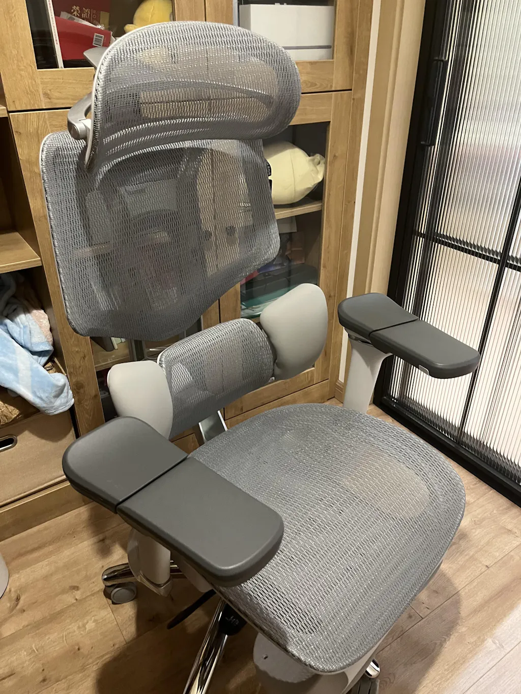 HBADA E3 Ergonomic Chair with Footrest 4D Headrest Support Elegant White