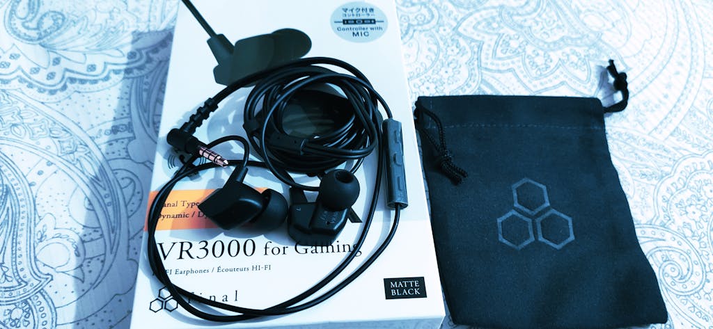 Final VR3000 Gaming Earphone with Mic Online