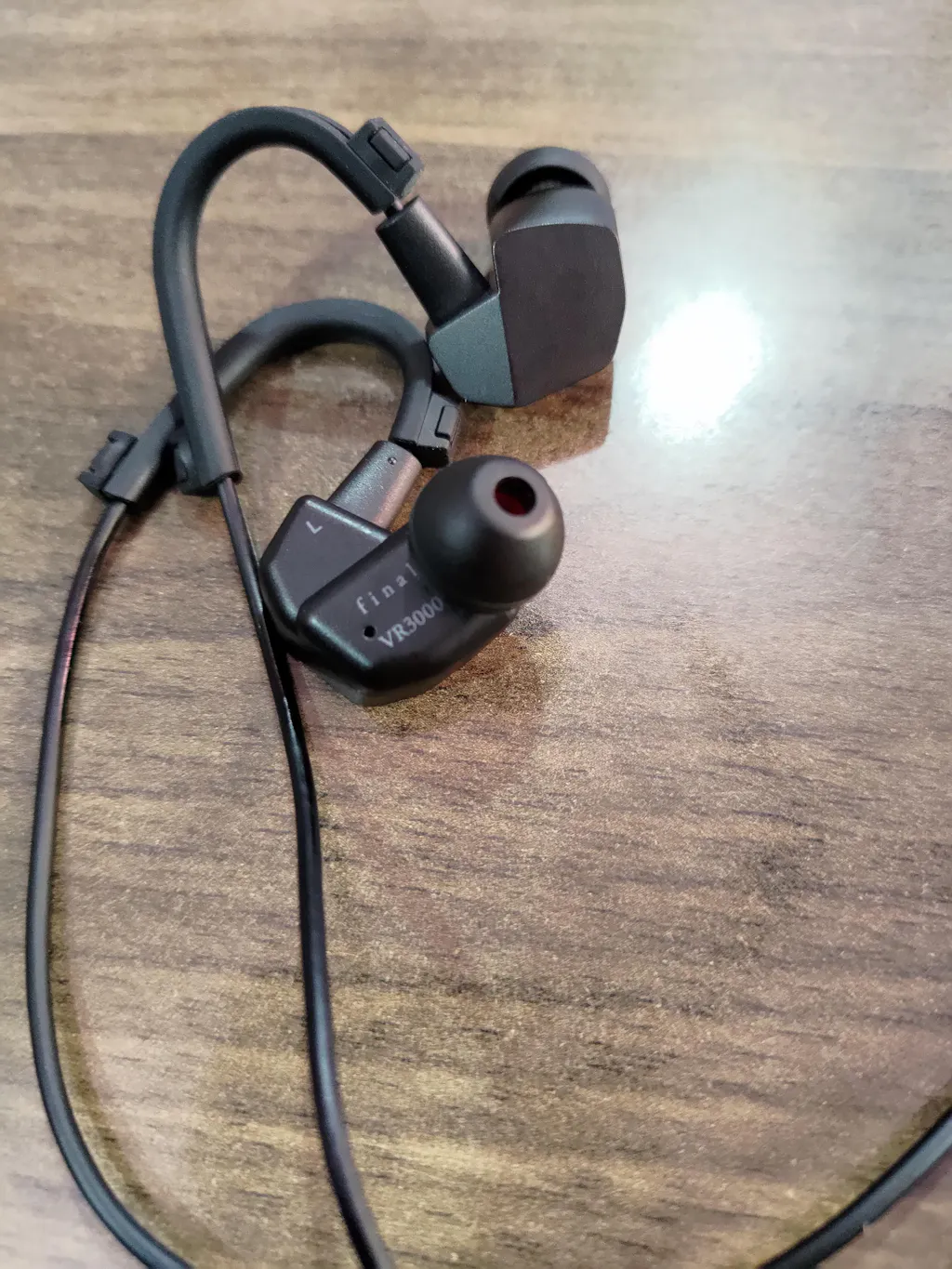 Final VR3000 Gaming Earphone with Mic Online
