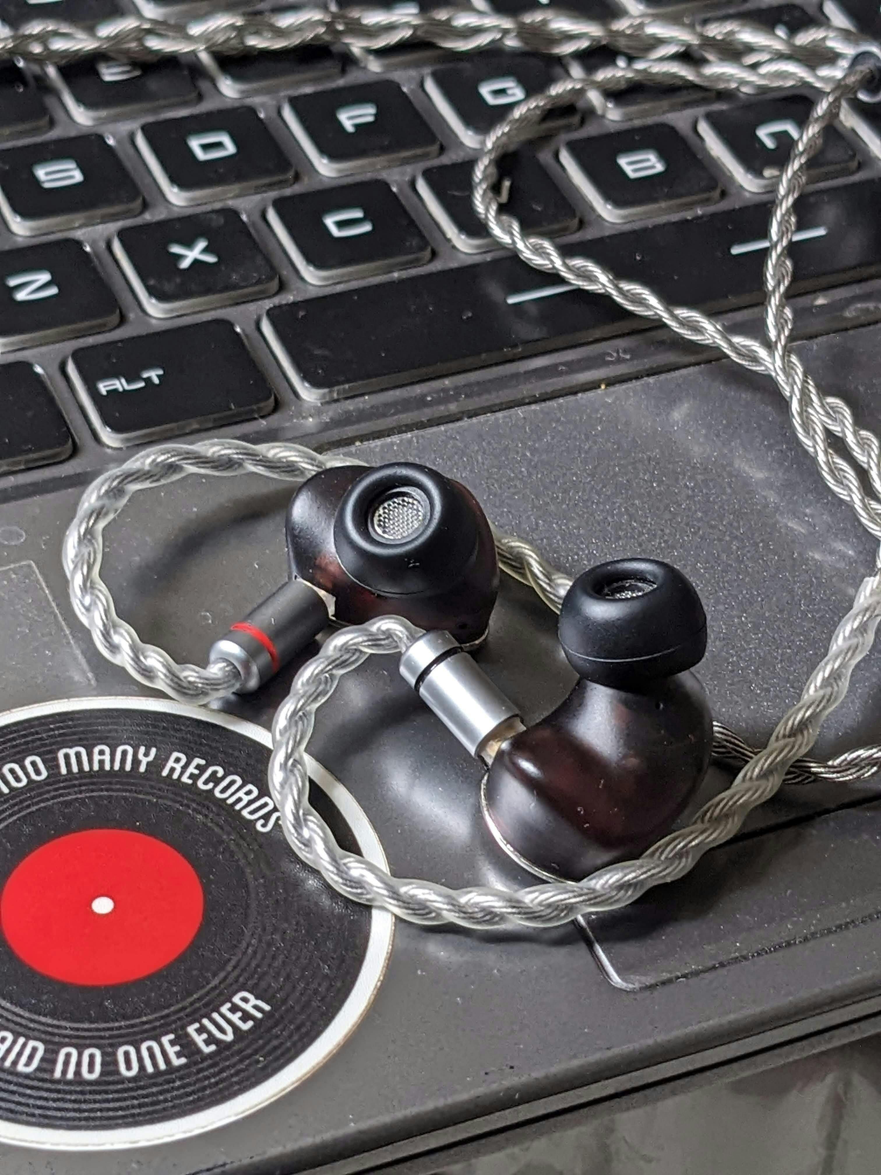 Moondrop MAY Dynamic + Planar Driver In-Ear Monitors