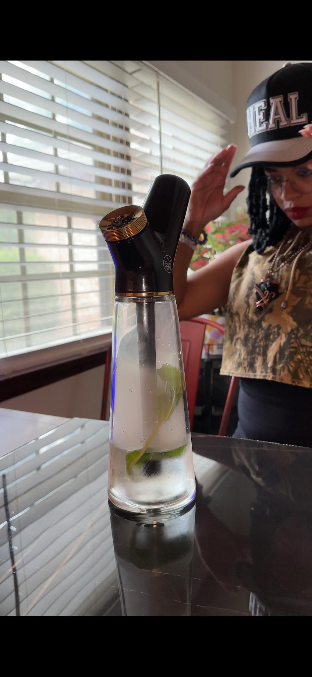 Waterpipe - Evolution of the Classic Water Bong - Heir