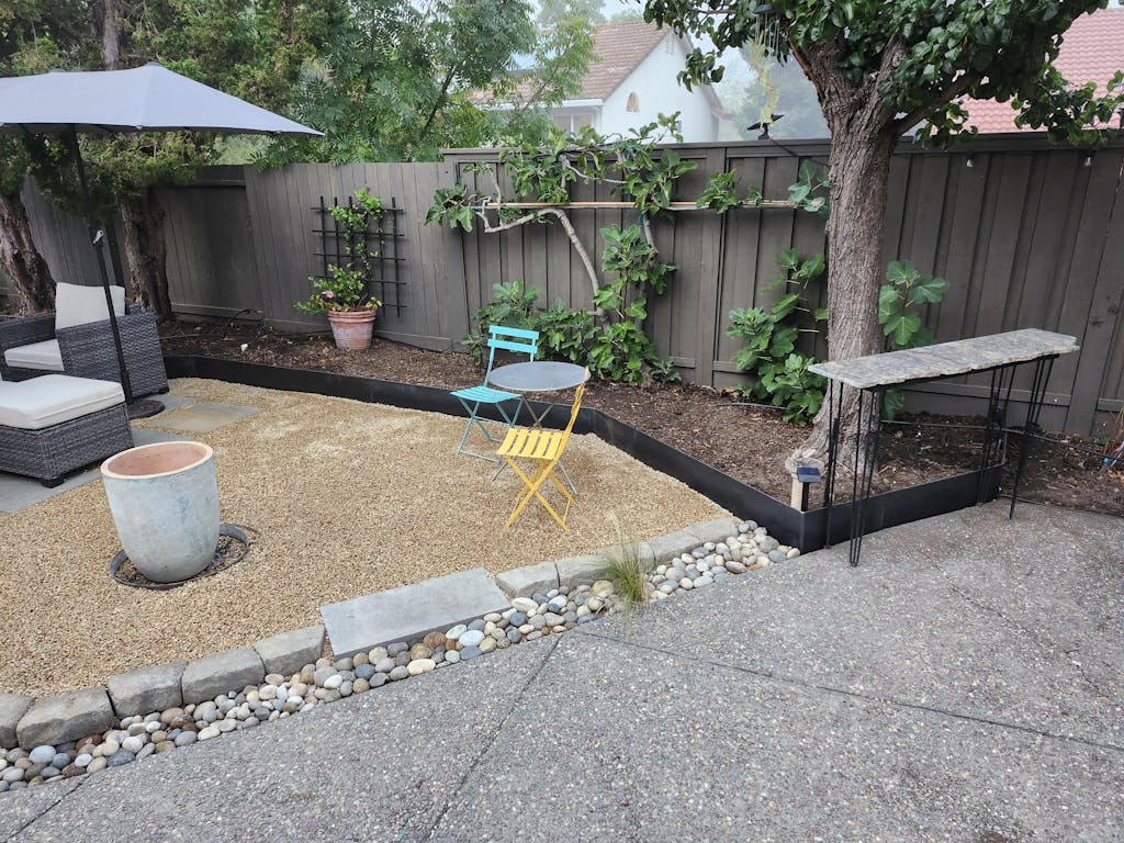 Frog Topiary Moss Wire Sculpture | Henderson Garden Supply