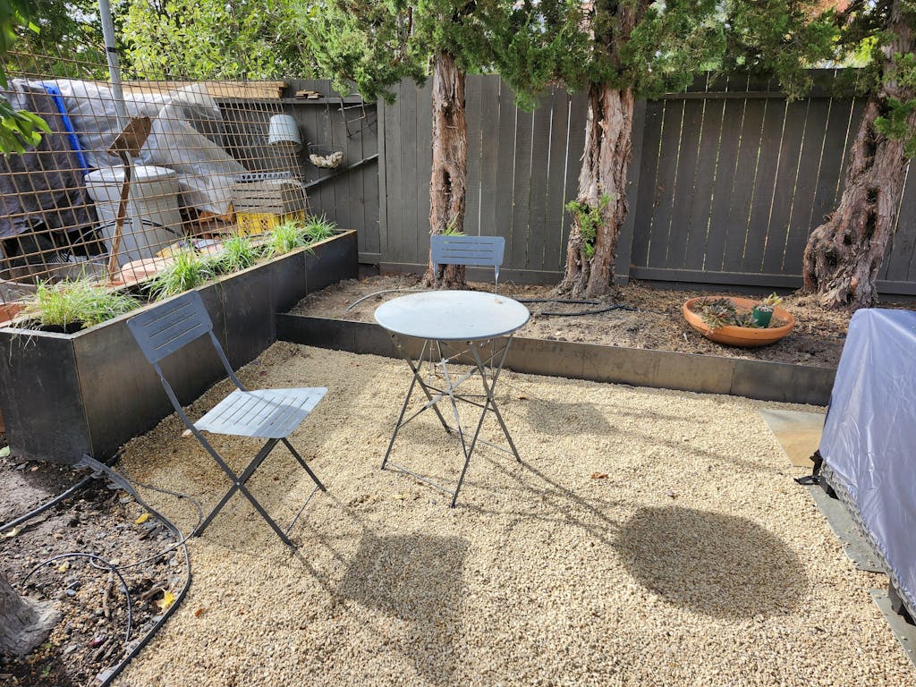 Frog Topiary Moss Wire Sculpture | Henderson Garden Supply