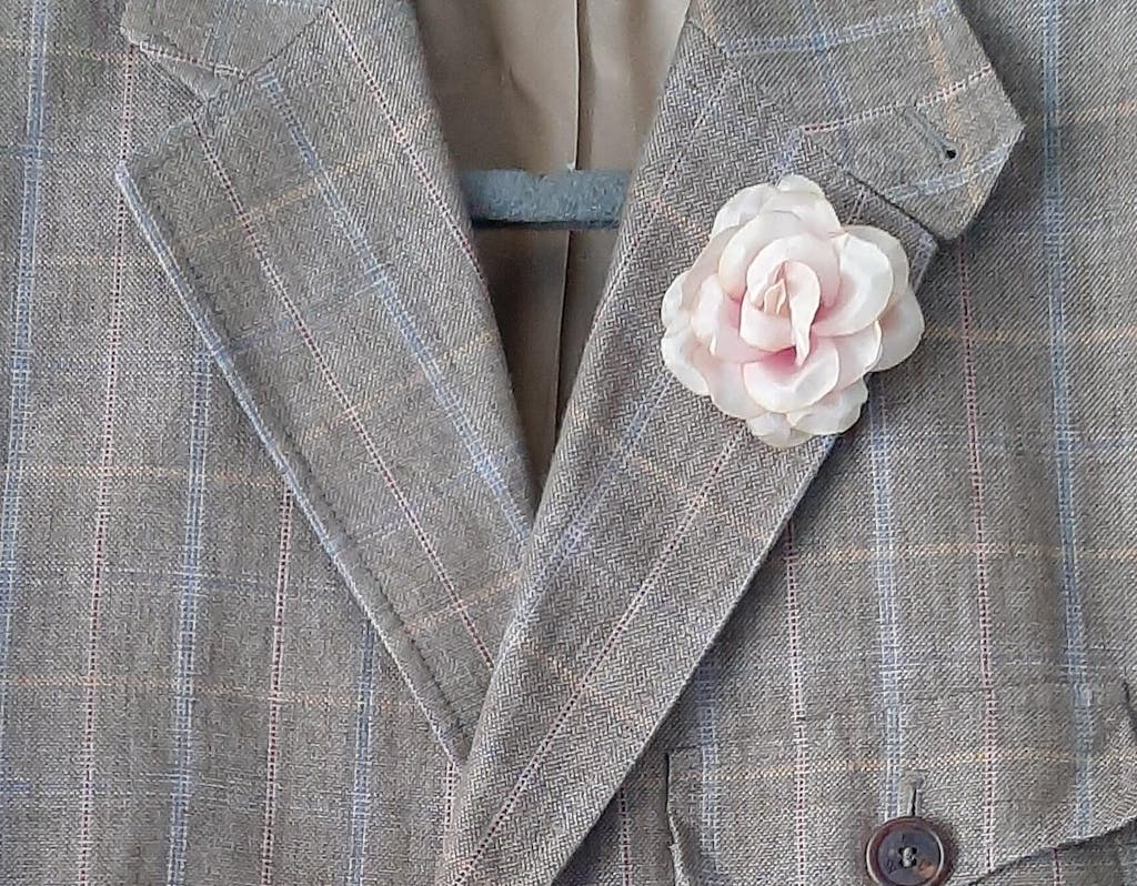 Boutonnière Rose Altrosa (Rosa odorata)