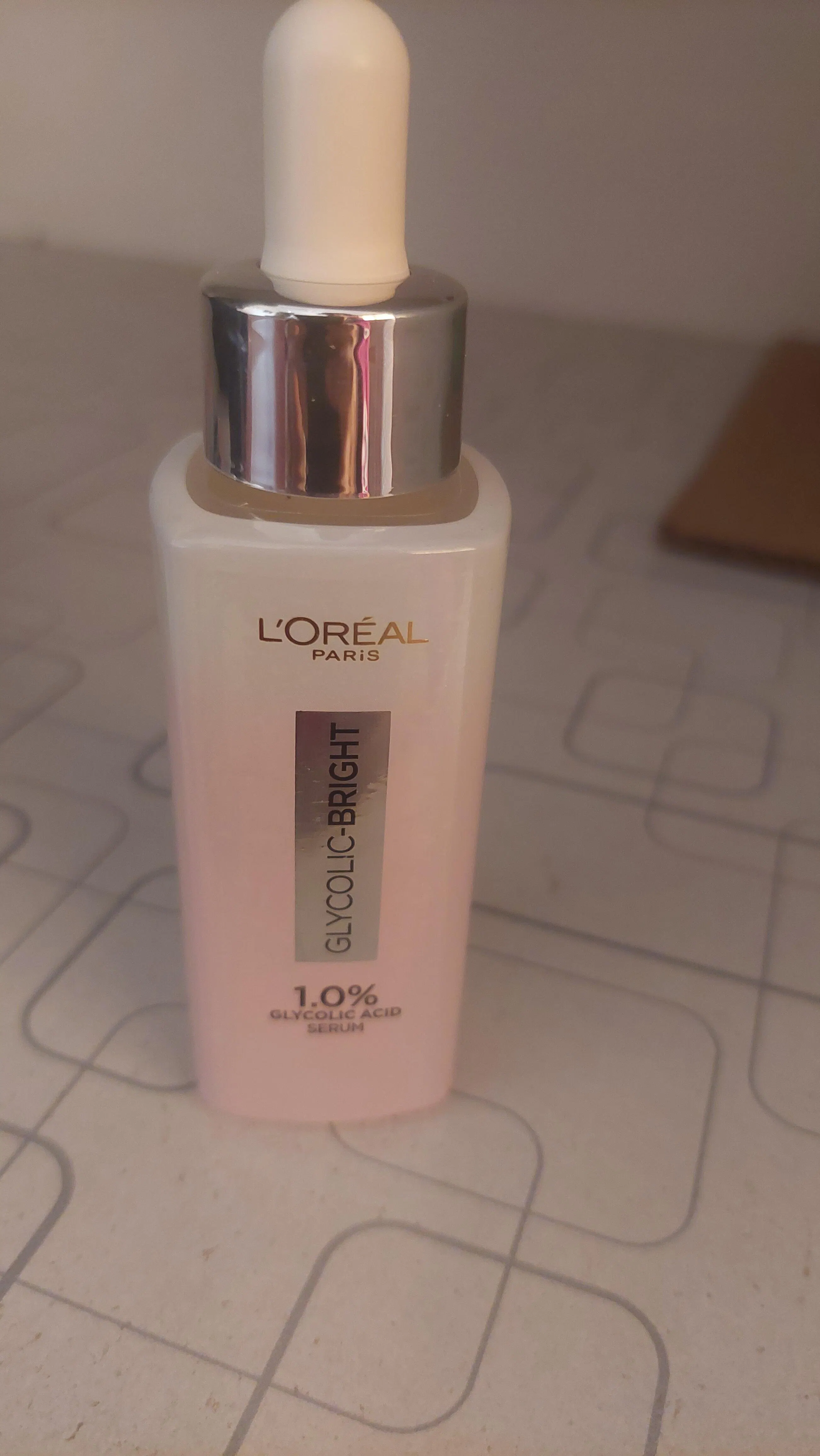 L'Oreal Paris Glycolic Bright Instant Glowing Face Serum – Highfy.pk