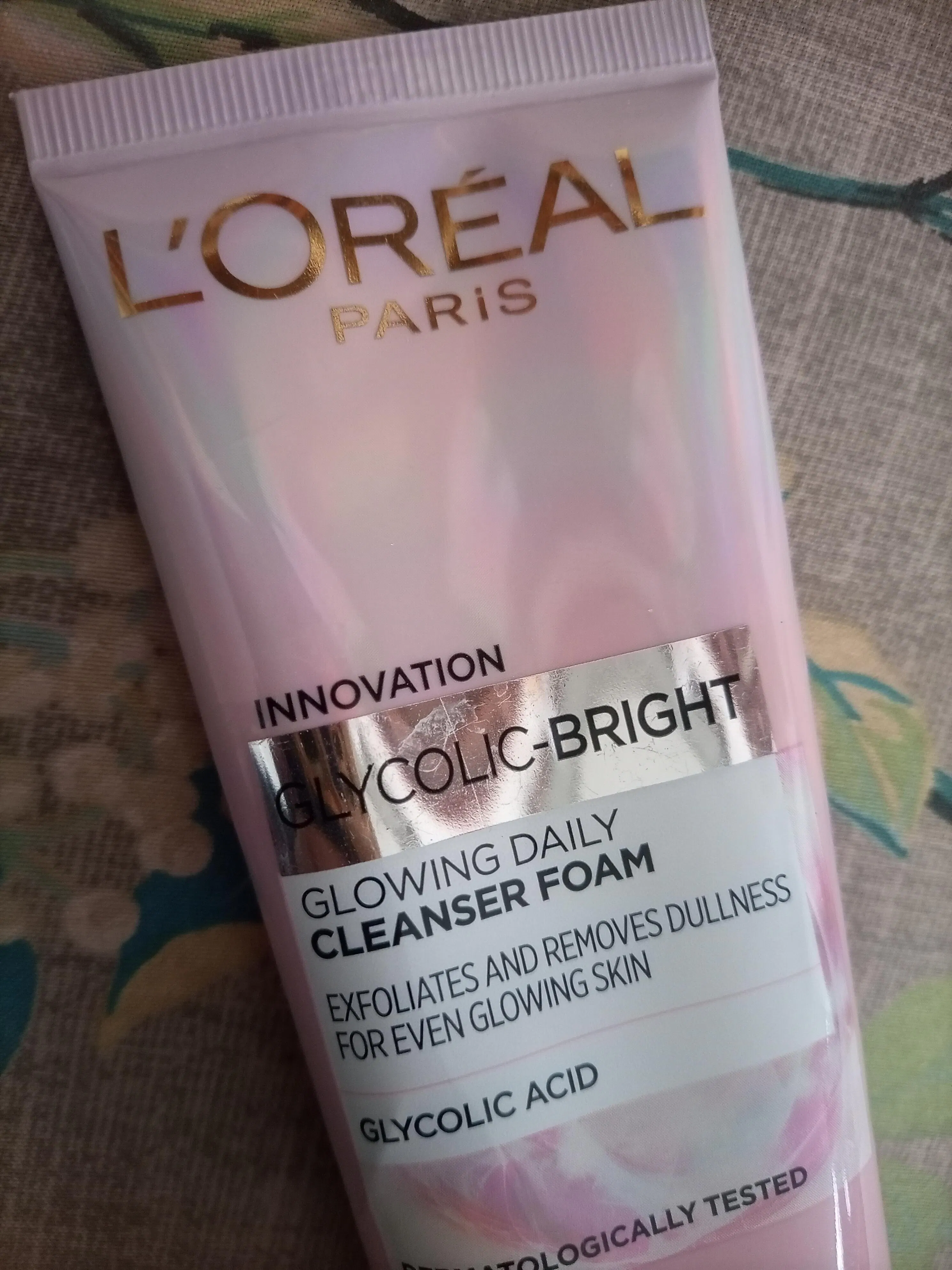 L'Oreal Paris Glycolic Bright Glowing Daily Face Wash 100ml – Highfy.pk