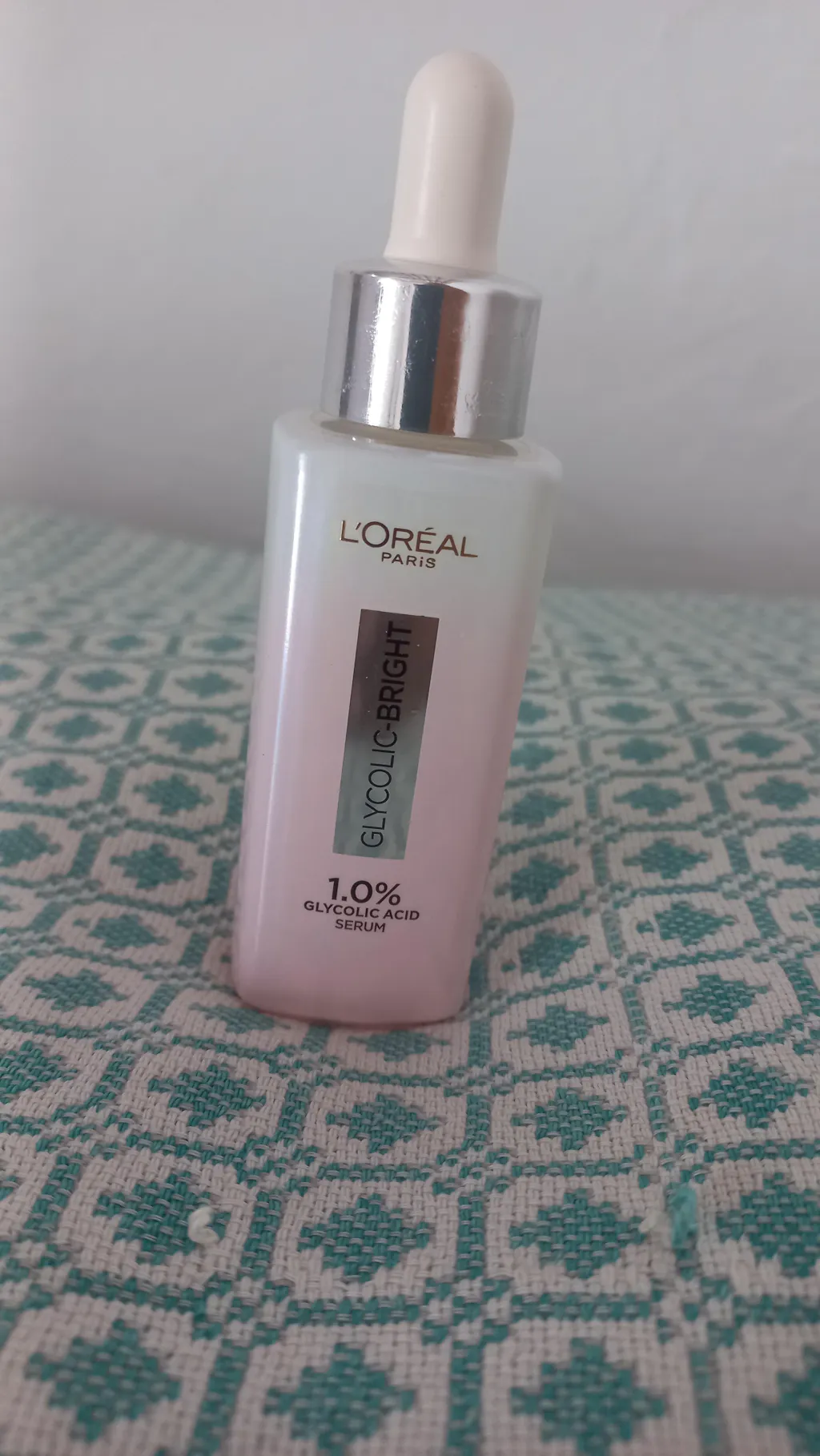 L'Oreal Paris Glycolic Bright Instant Glowing Face Serum – Highfy.pk
