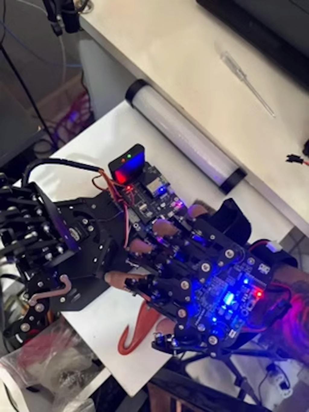 uHand2.0: Hiwonder Bionic Robot Somatosensory Open-source Compatible w