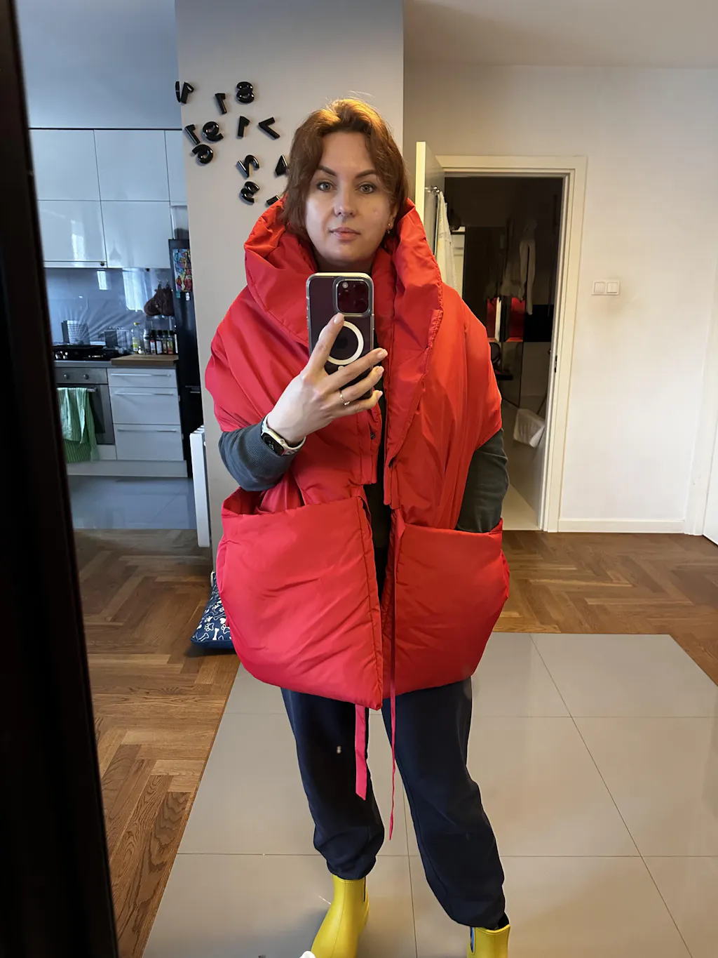 Red Down vest with detachable hood – HOCHUSOBITAKE