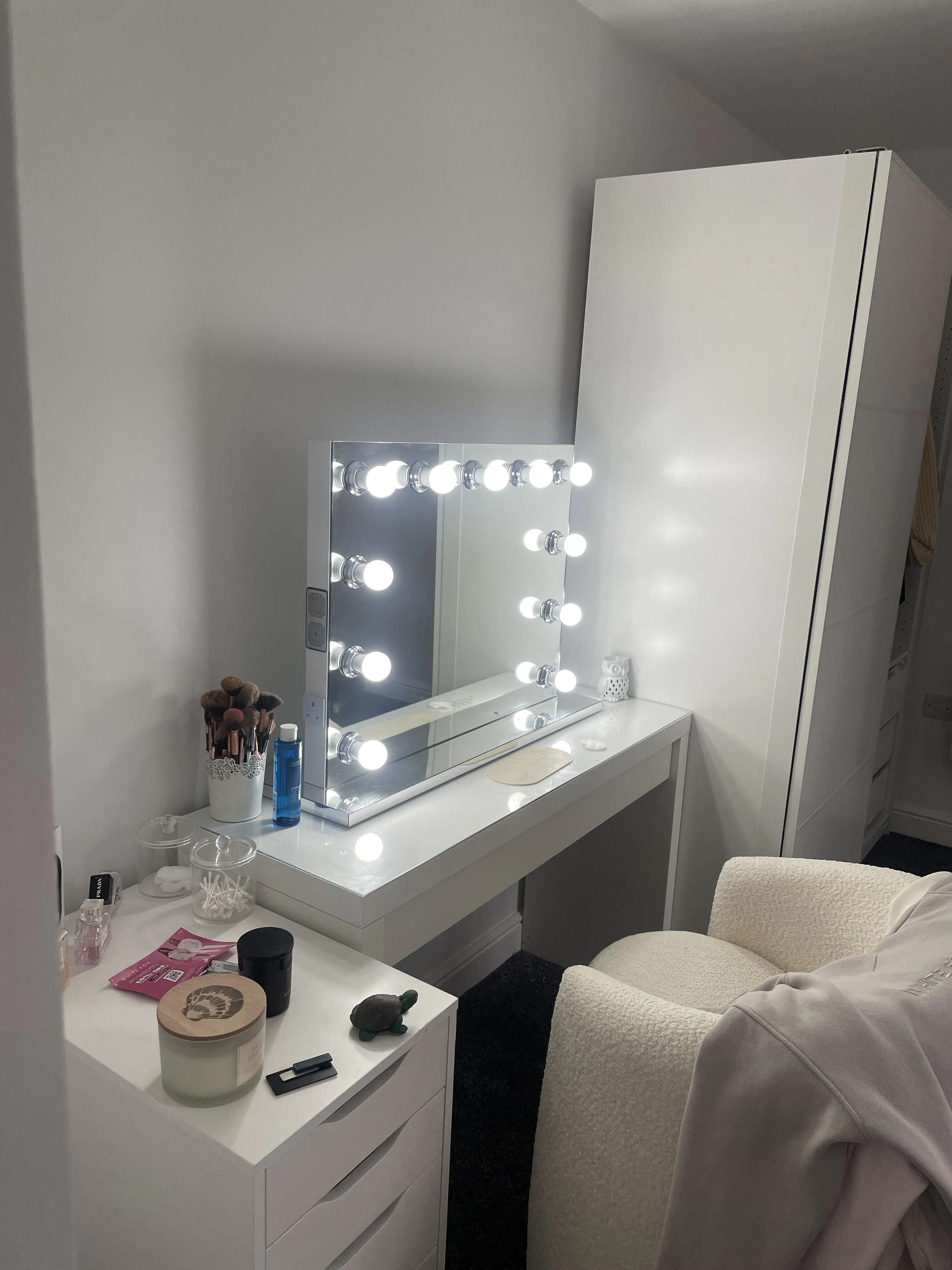 Whitney Houston Hollywood Mirror with Bluetooth Speaker - hollywood mirrors