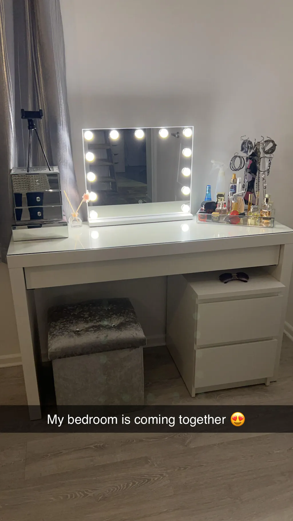 Margot Hollywood Mirror 50 × 42 cm | Affordable LED Vanity Mirror ...