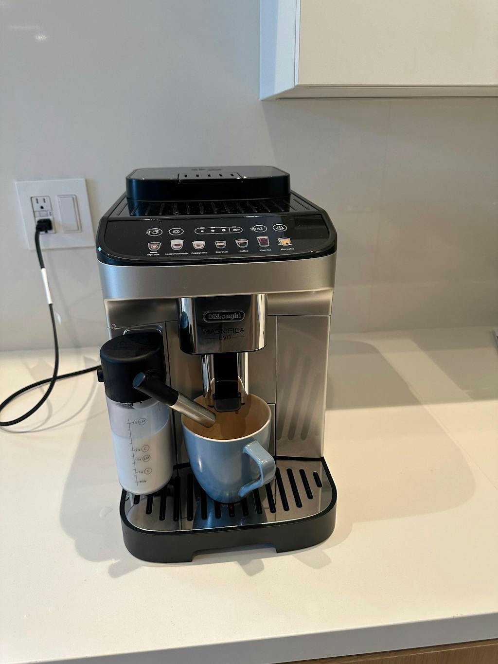 De'Longhi Nespresso Vertuo Plus Coffee & Espresso Single Serve Machine