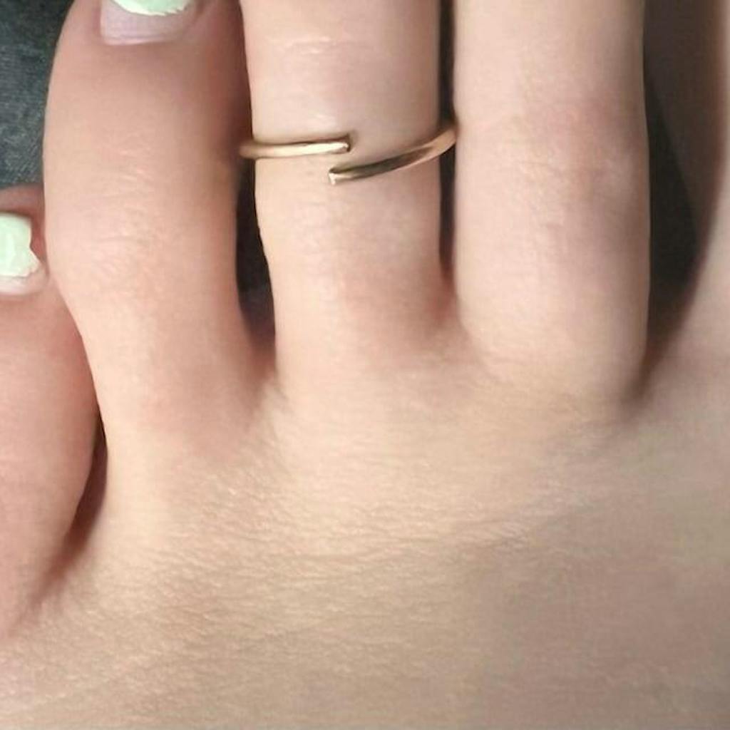 Gold Filled Toe Ring Hammered – Hoops By Hand