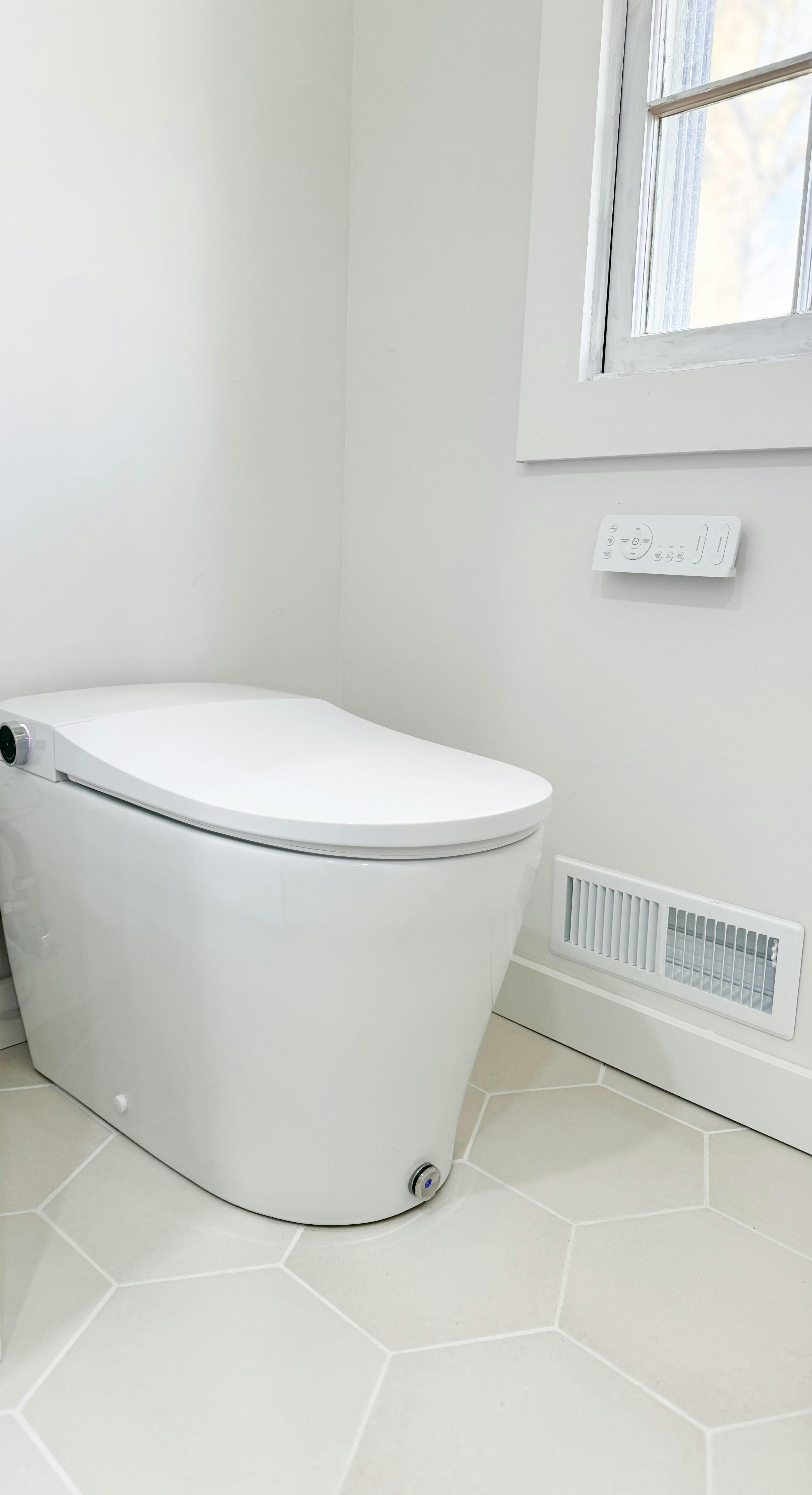 One-Piece Smart Toilet with Bidet | Compact Elongated Toilet - HOROW