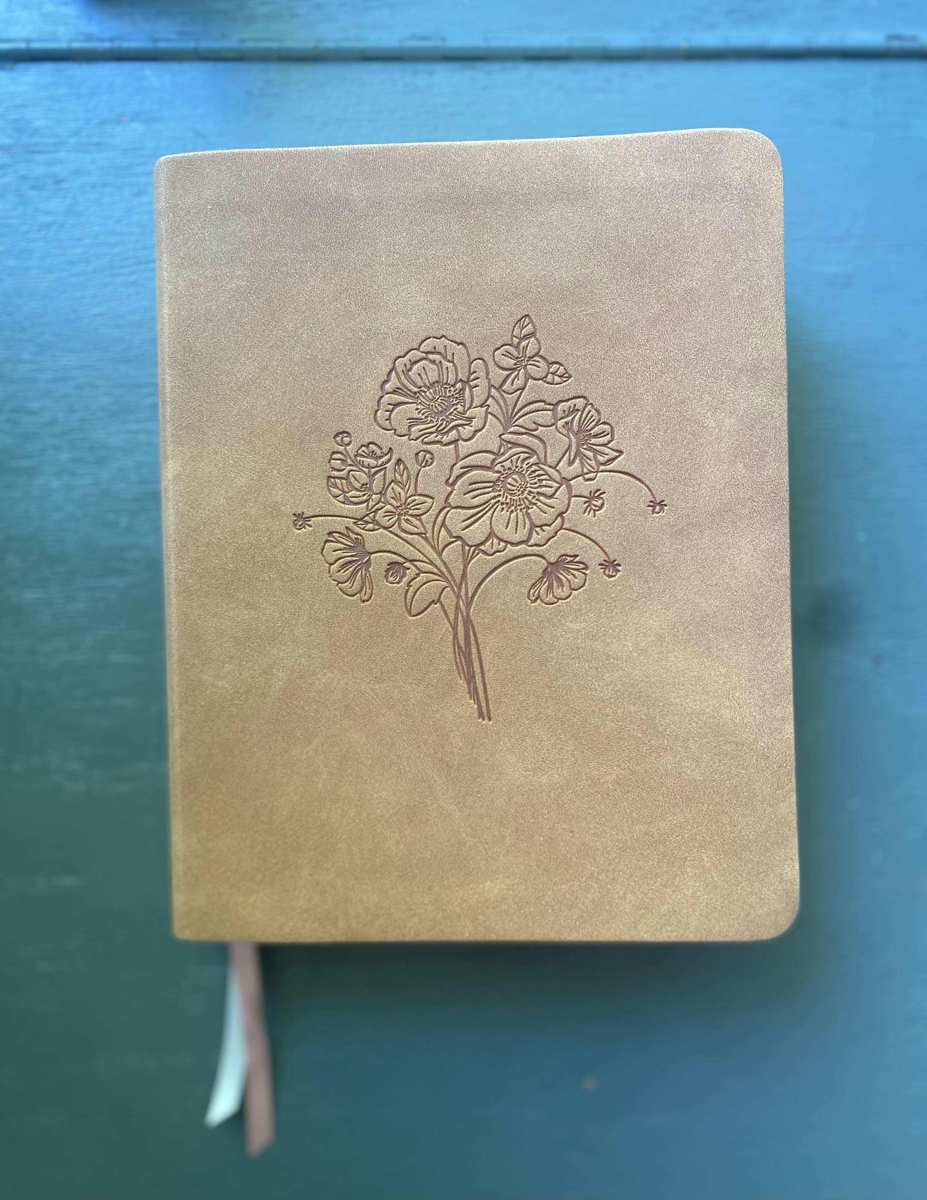 CSB Notetaking Bible: Amelia Theme | Hosanna Revival B2B