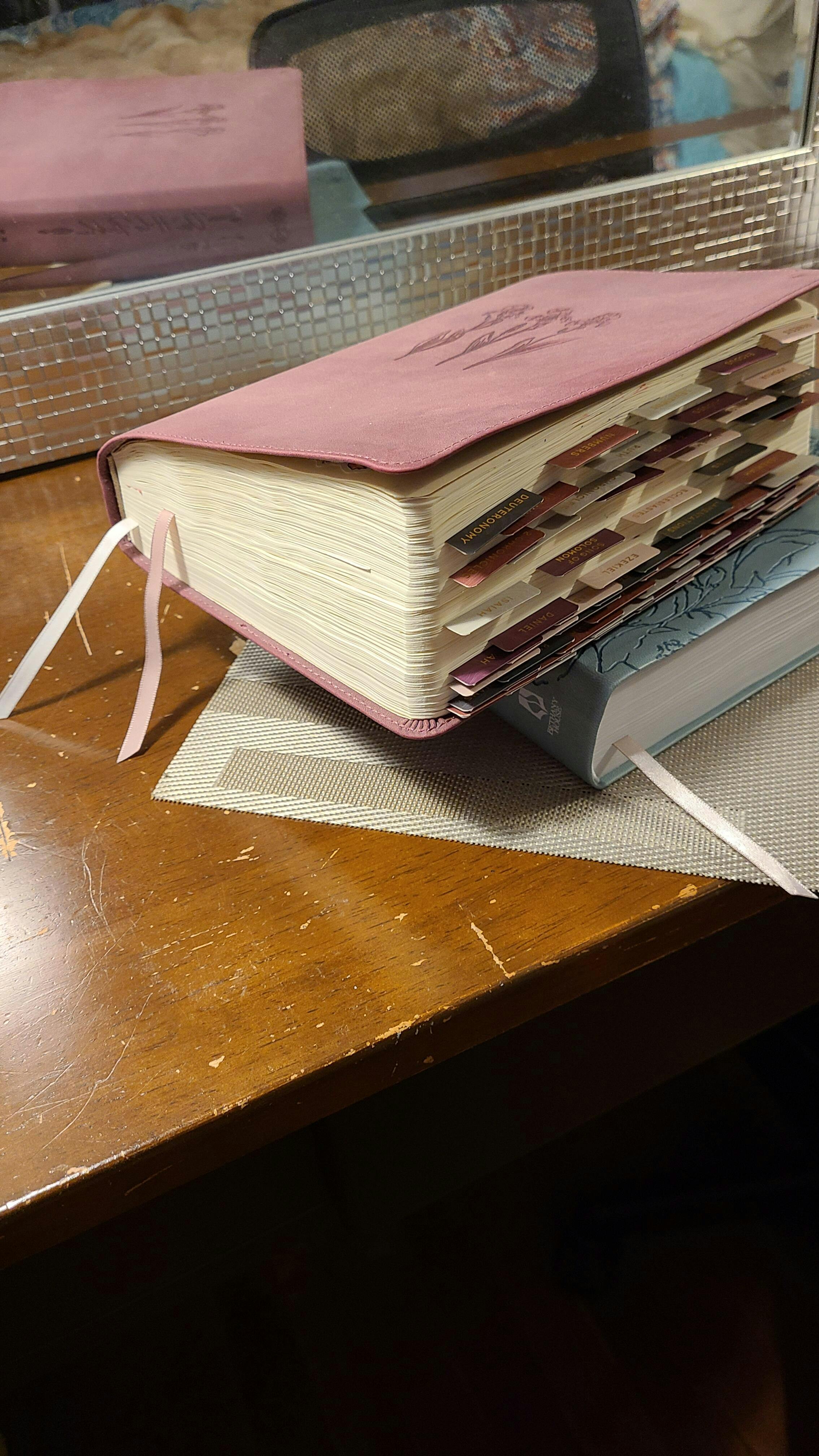 ESV Journaling Bible: Helena Theme | Hosanna Revival