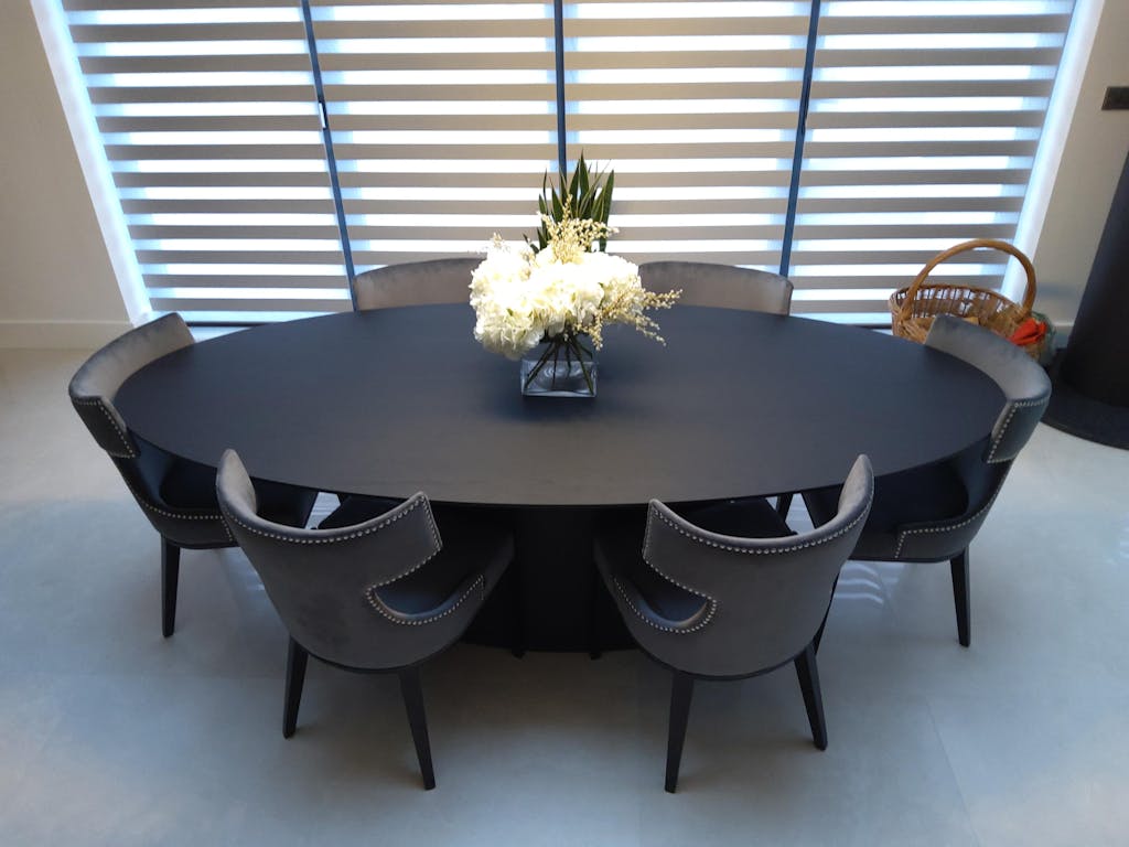 Tavamo Dining Table - Oval - Black Oak– House of Isabella UK