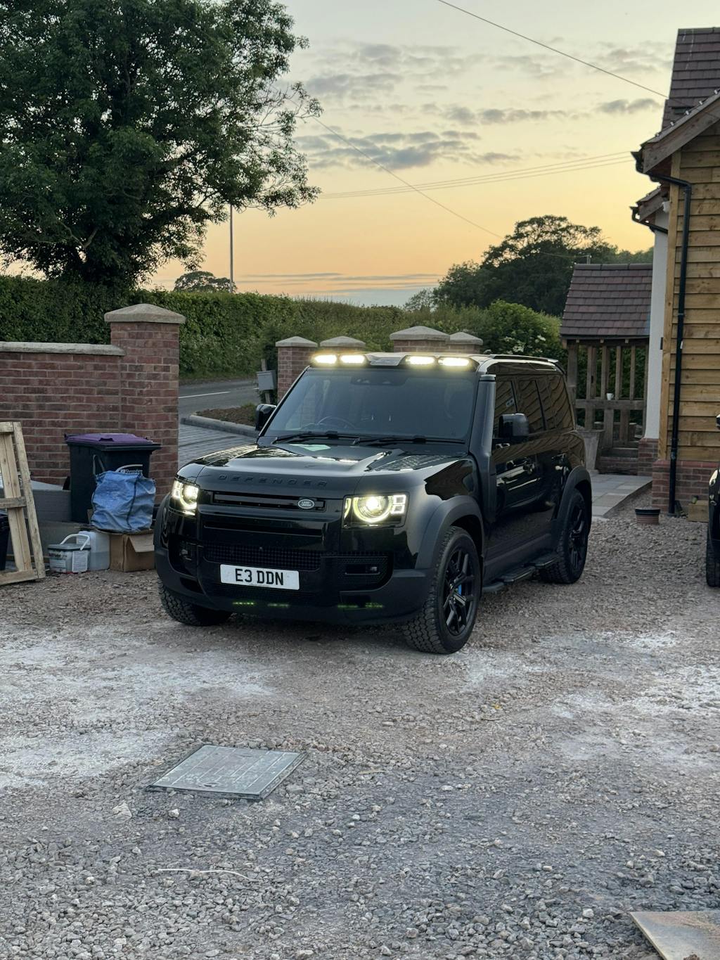 Defender L663 Gloss Black Roof Light Pod Kit – Hunters Prestige