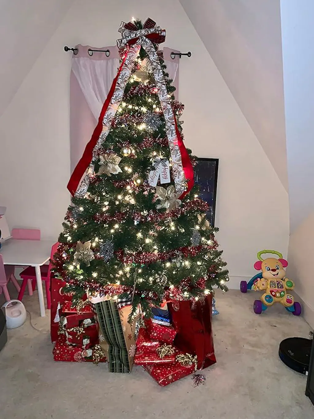 Hykolity Snow Flocked Prelit Christmas Tree with Pine Cones