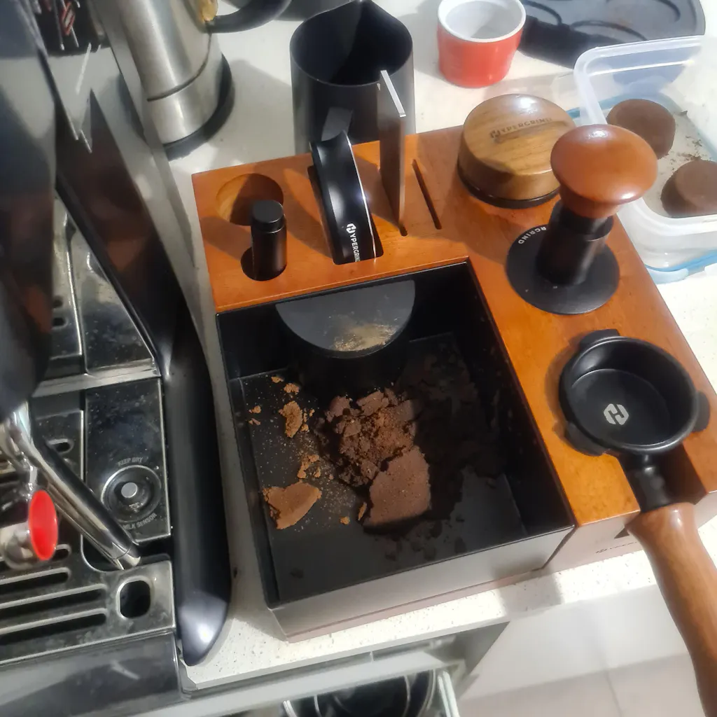 Self Levelling Force Tamper (Black/Rosewood) – Hypergrind Coffee
