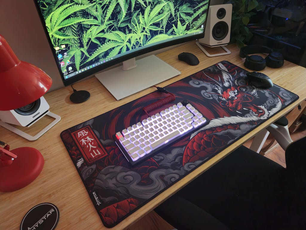 Hystar Desk Mat | Dragon