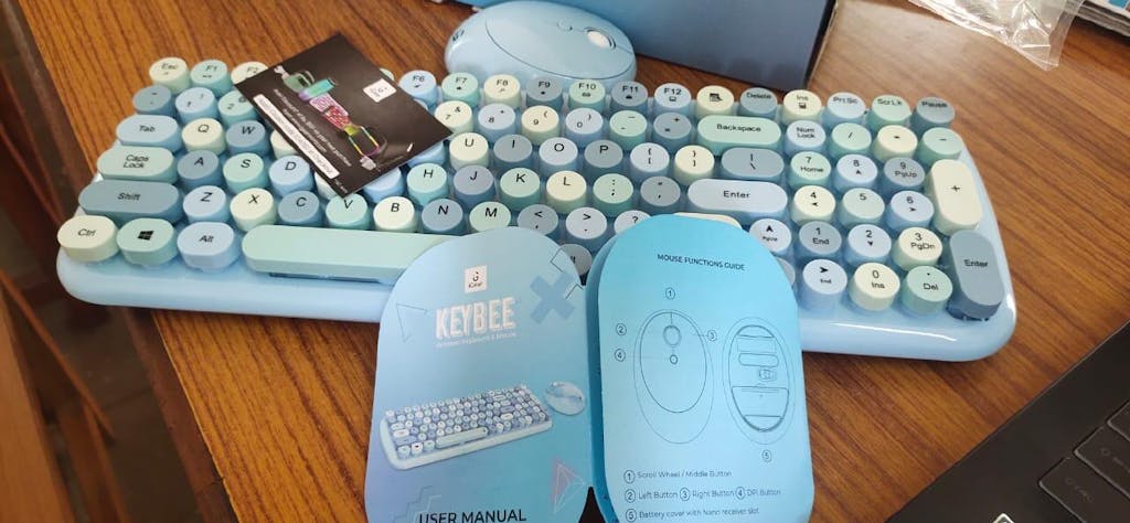iGear Keybee Customizeable/POP Keys Wireless Keyboard – iGear World