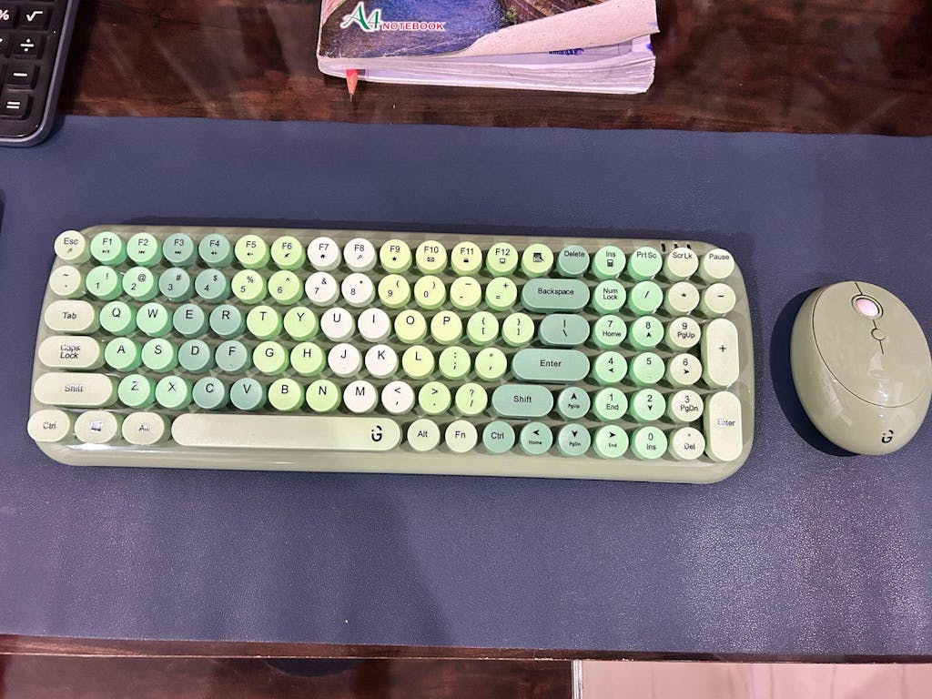 iGear Keybee Customizeable/POP Keys Wireless Keyboard – iGear World