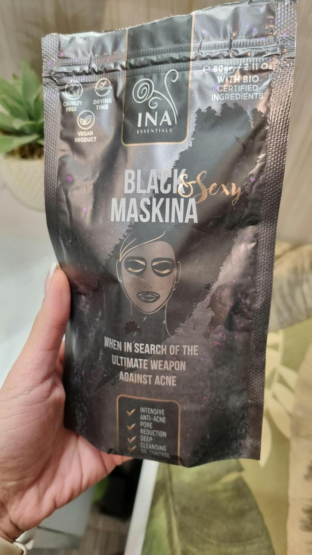 Maska na tvár - Čierna Maskina | Akné a Čierne bodky | InaEssentials.SK