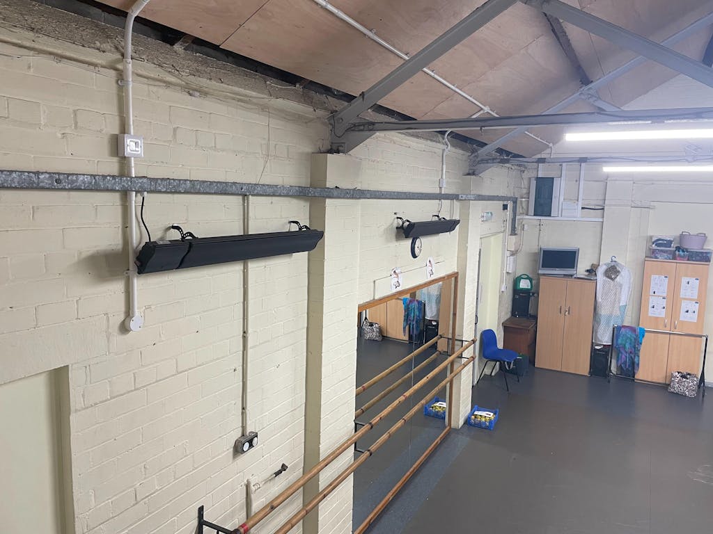 Ceiling Mounted Infrared Heating Panel with LED Light & WIFI 840w