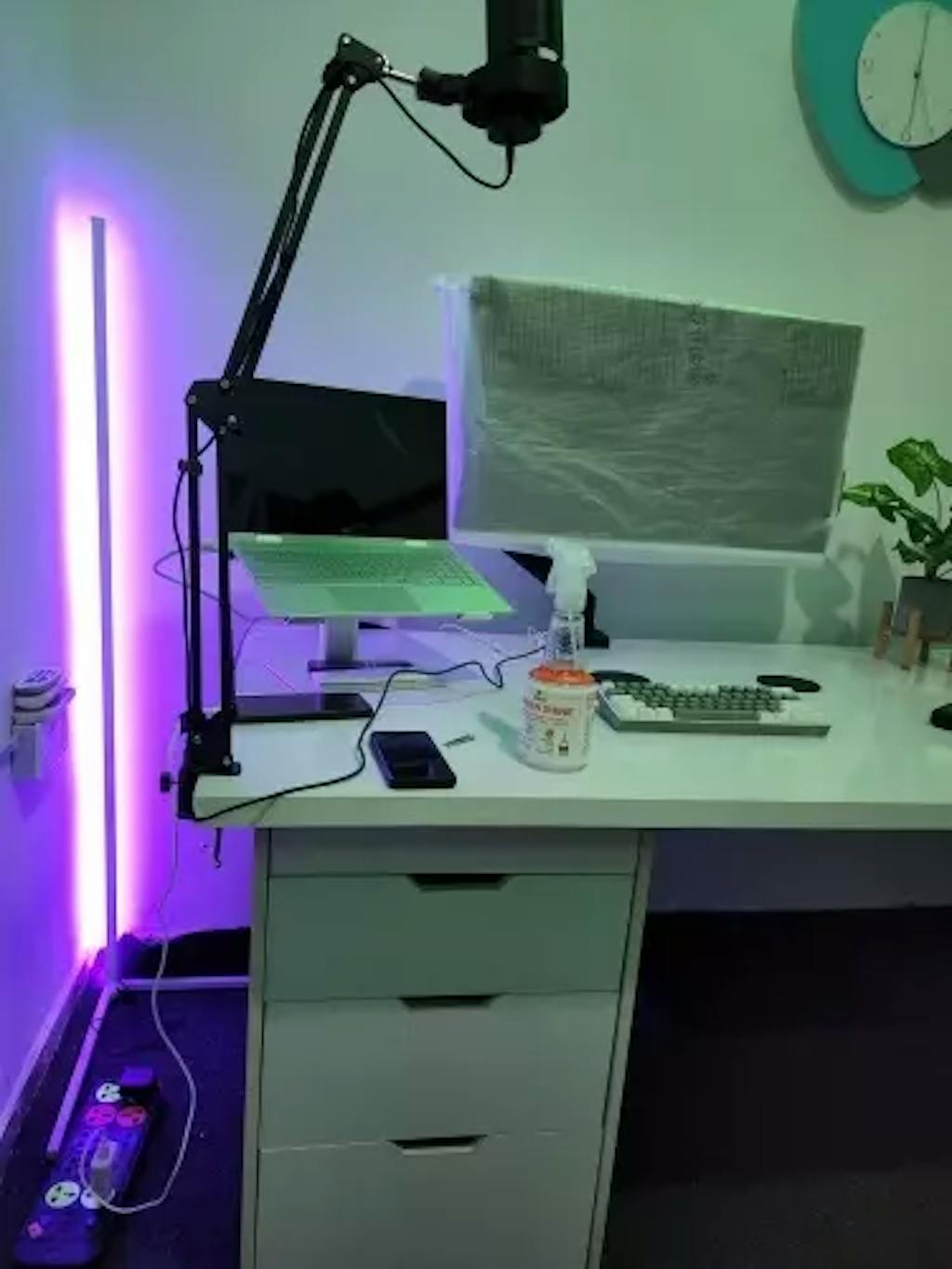 Lampadaire d'angle RGB : Throne Light - INOLEDS