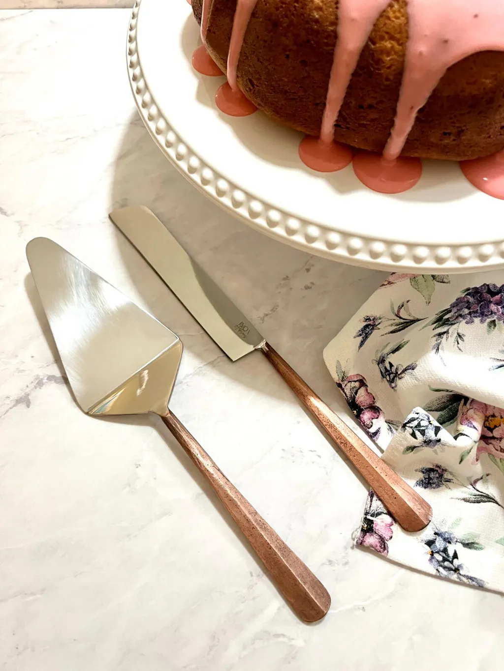 Ridge Cake Serving Set - Perfect for Any Occasion