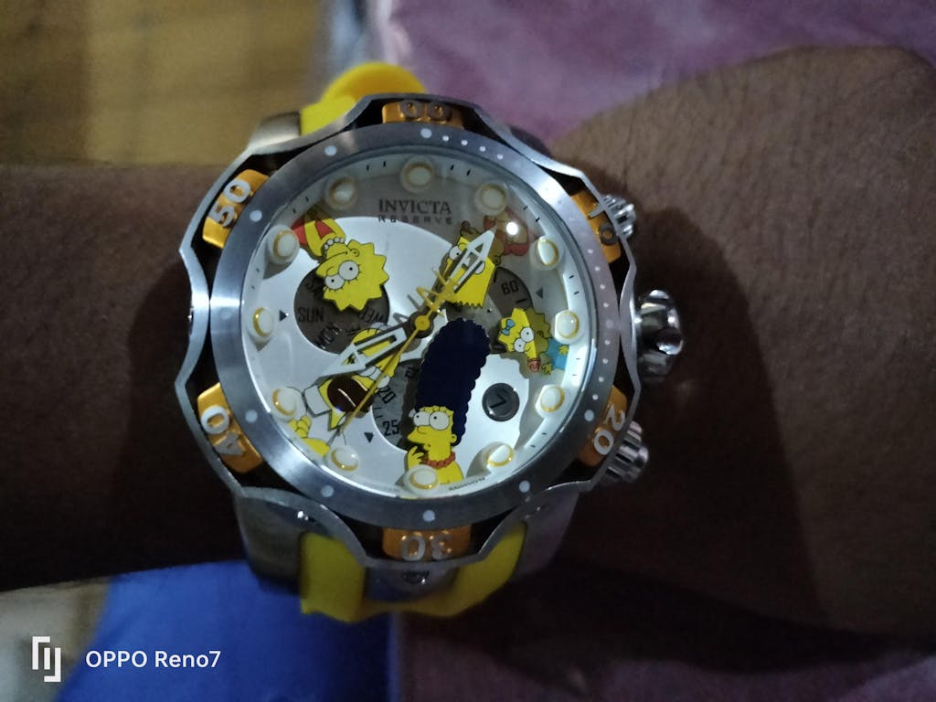RELOJ DEPORTIVO PARA HOMBRE INVICTA SIMPSONS 39183 - AMARILLO, ACERO