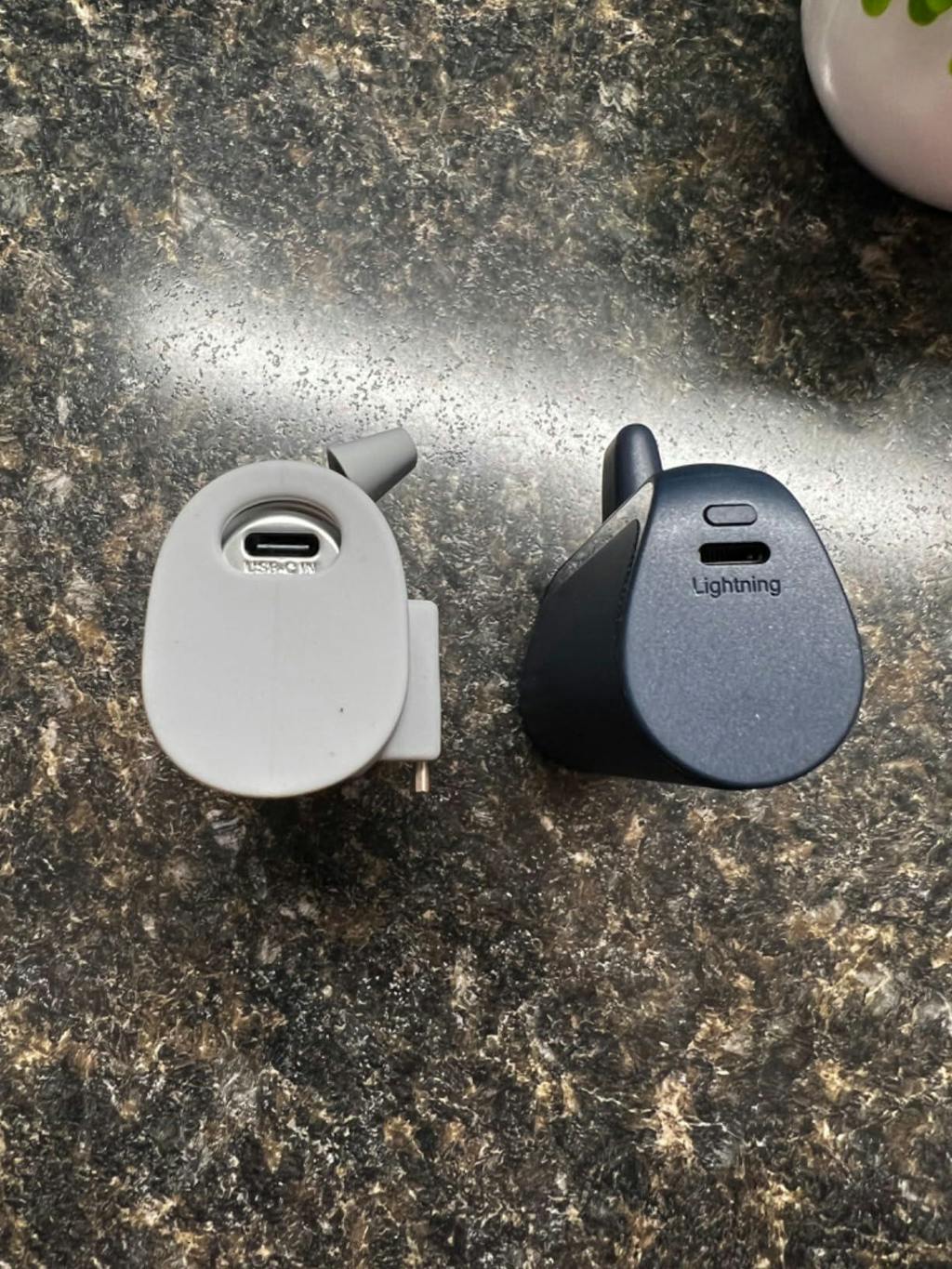 Changeable Plugs Portable Charger with USB C and Lightning for iPhone ...