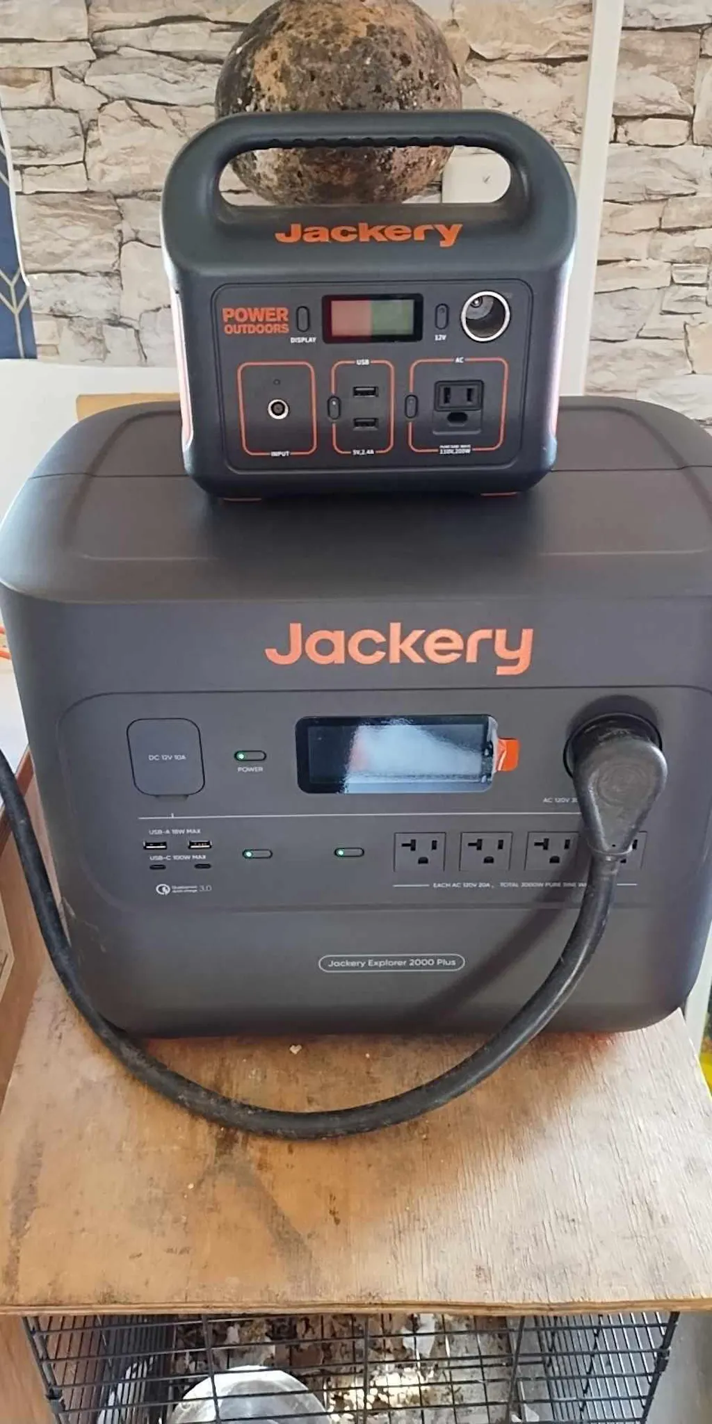 Jackery Solar Generator 2000 Plus